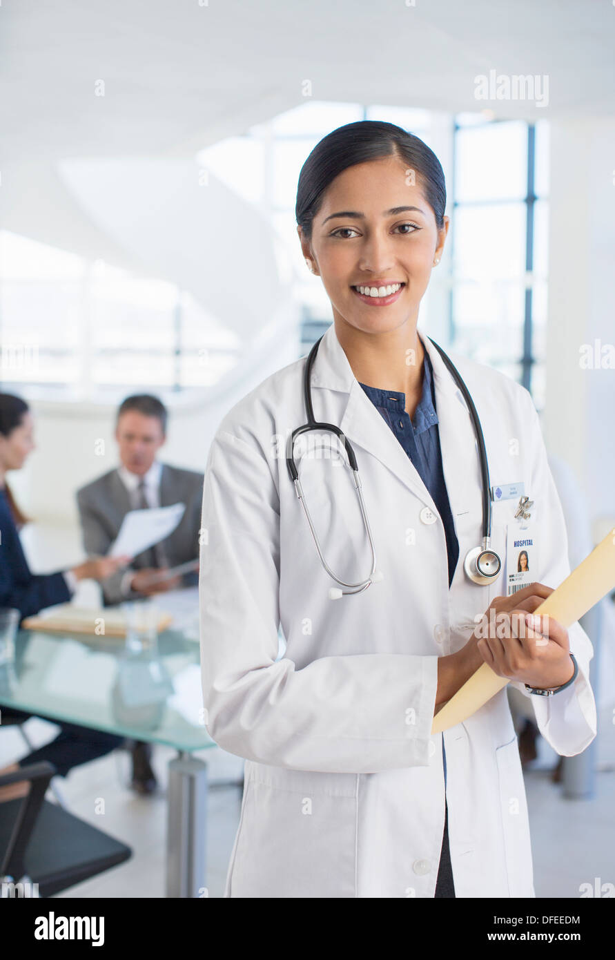 Doctor smiling portrait hi-res stock photography and images - Alamy