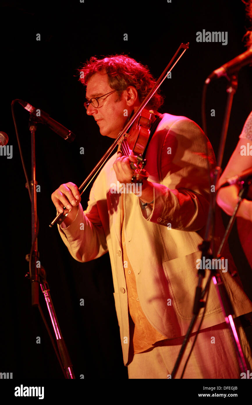 Bluegrass fiddle player hi-res stock photography and images - Alamy