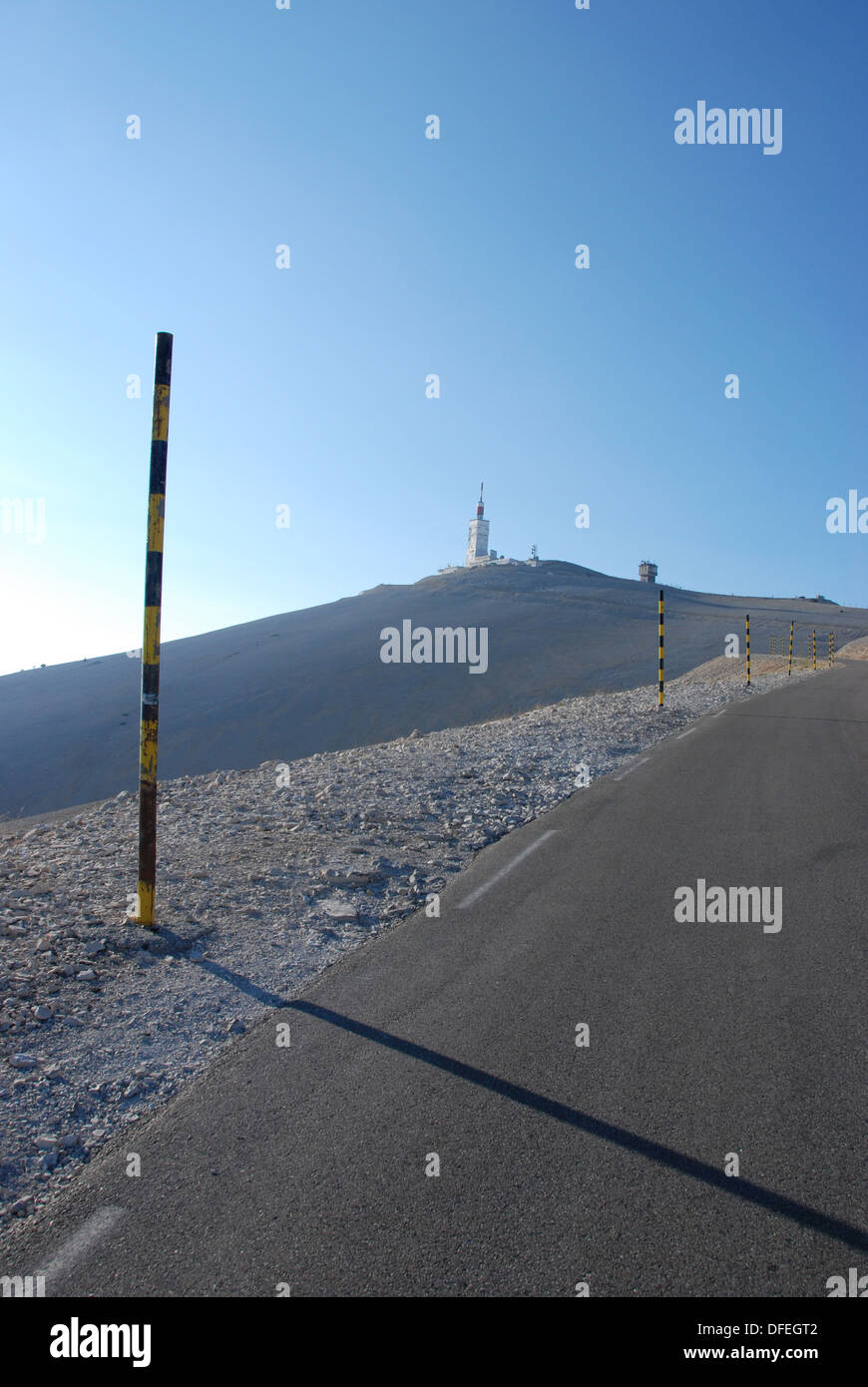 Road edge marker hi-res stock photography and images - Alamy
