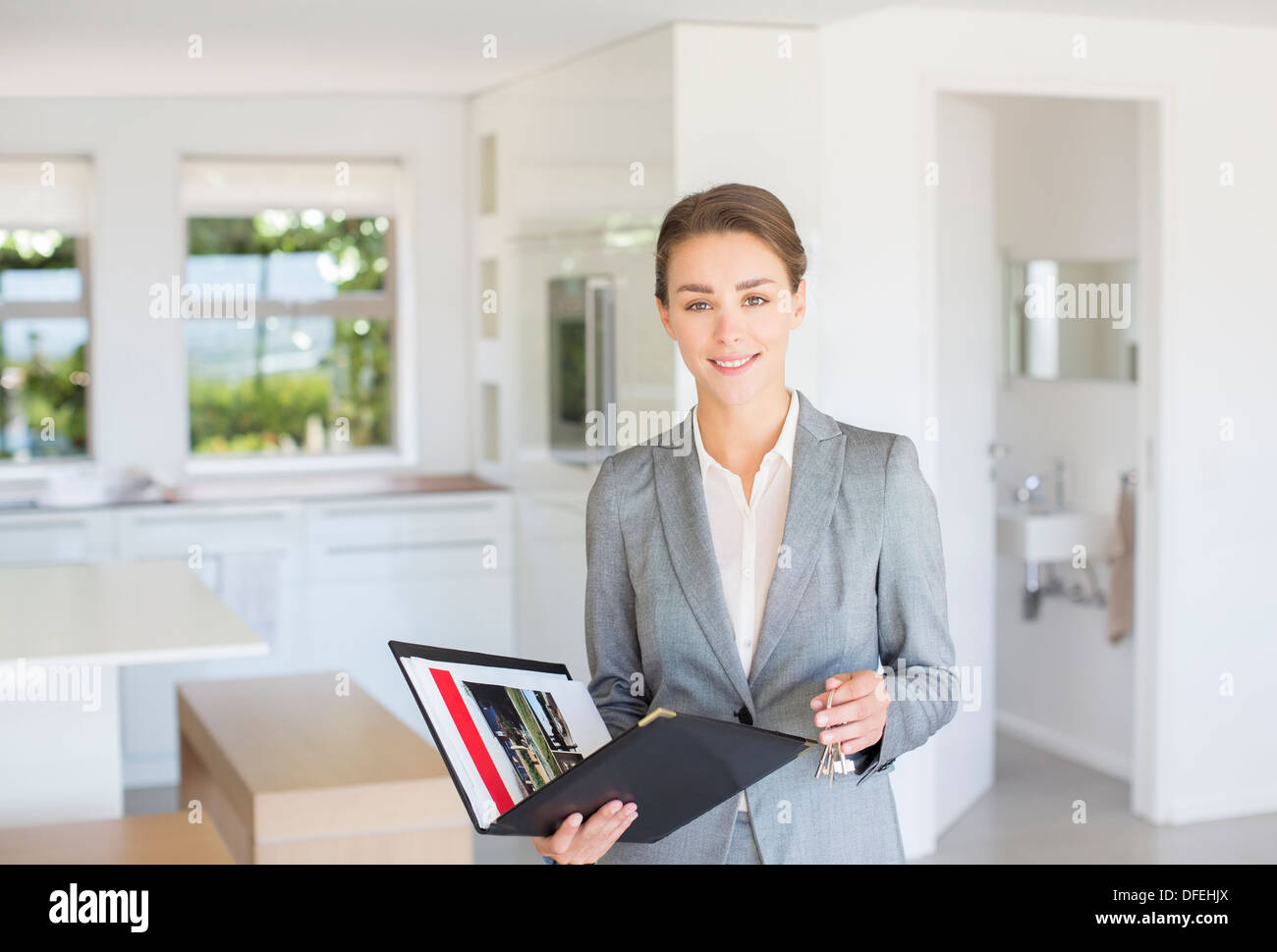 Empty house hi-res stock photography and images - Alamy