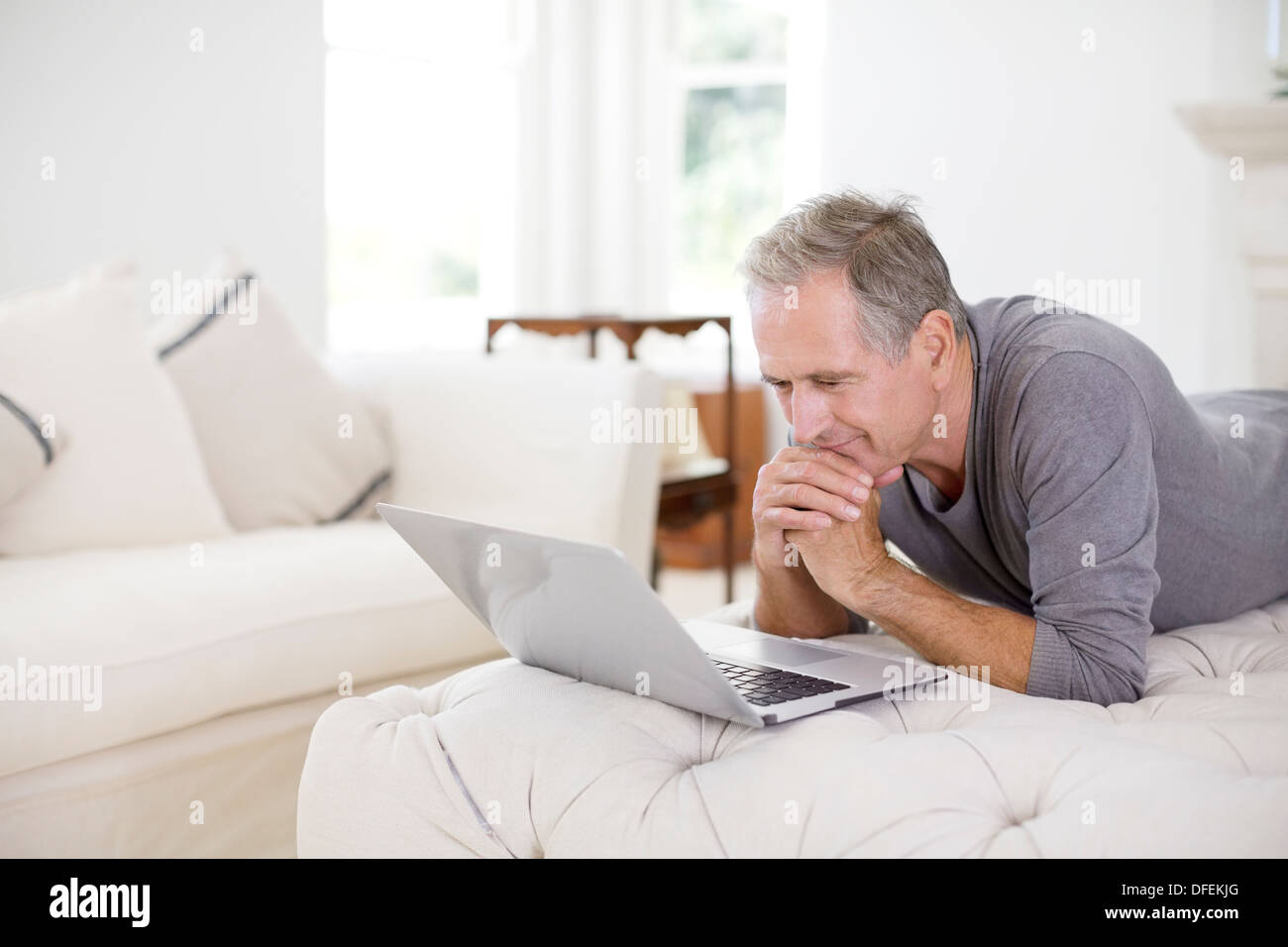 Elderly people using laptop hi-res stock photography and images - Alamy