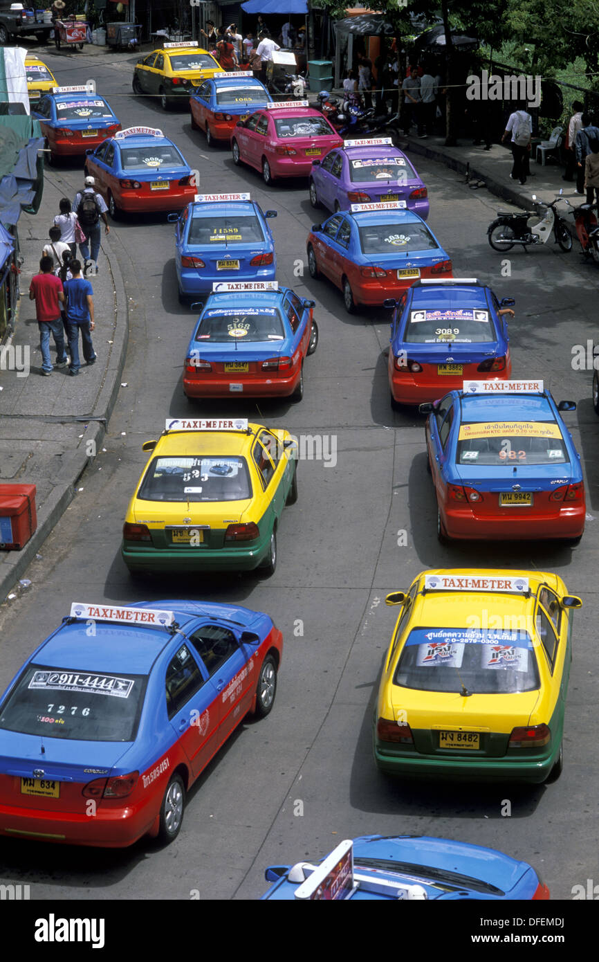 Line of taxis in downtown bangkok hi-res stock photography and images ...