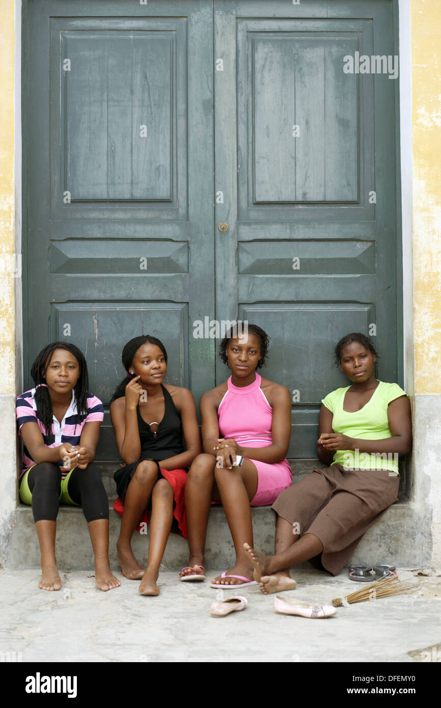 Woman ilha mocambique mozambique hi-res stock photography and images ...