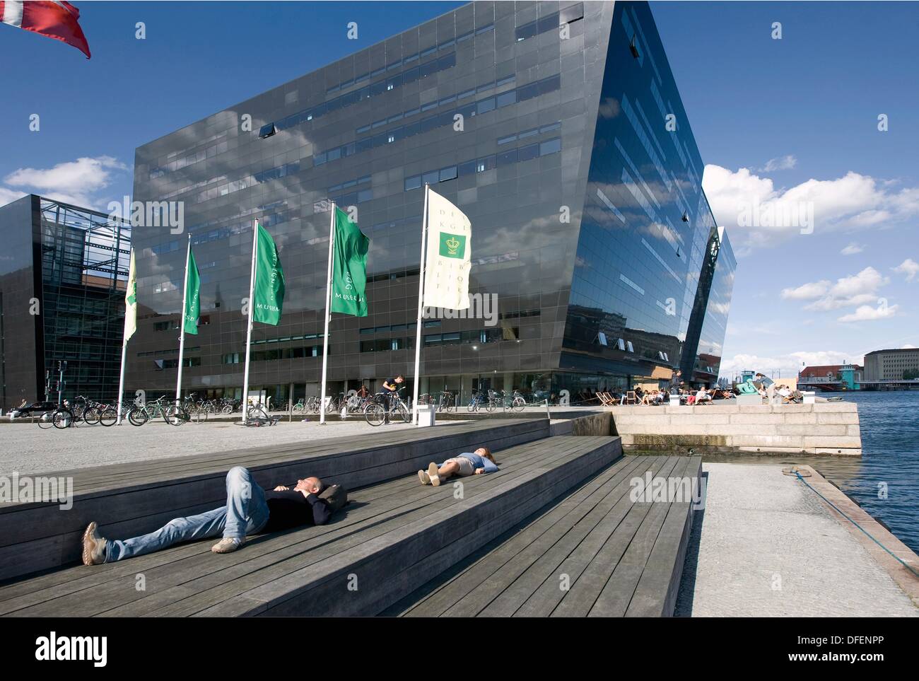 Black Diamond Building High Resolution Stock Photography and Images - Alamy
