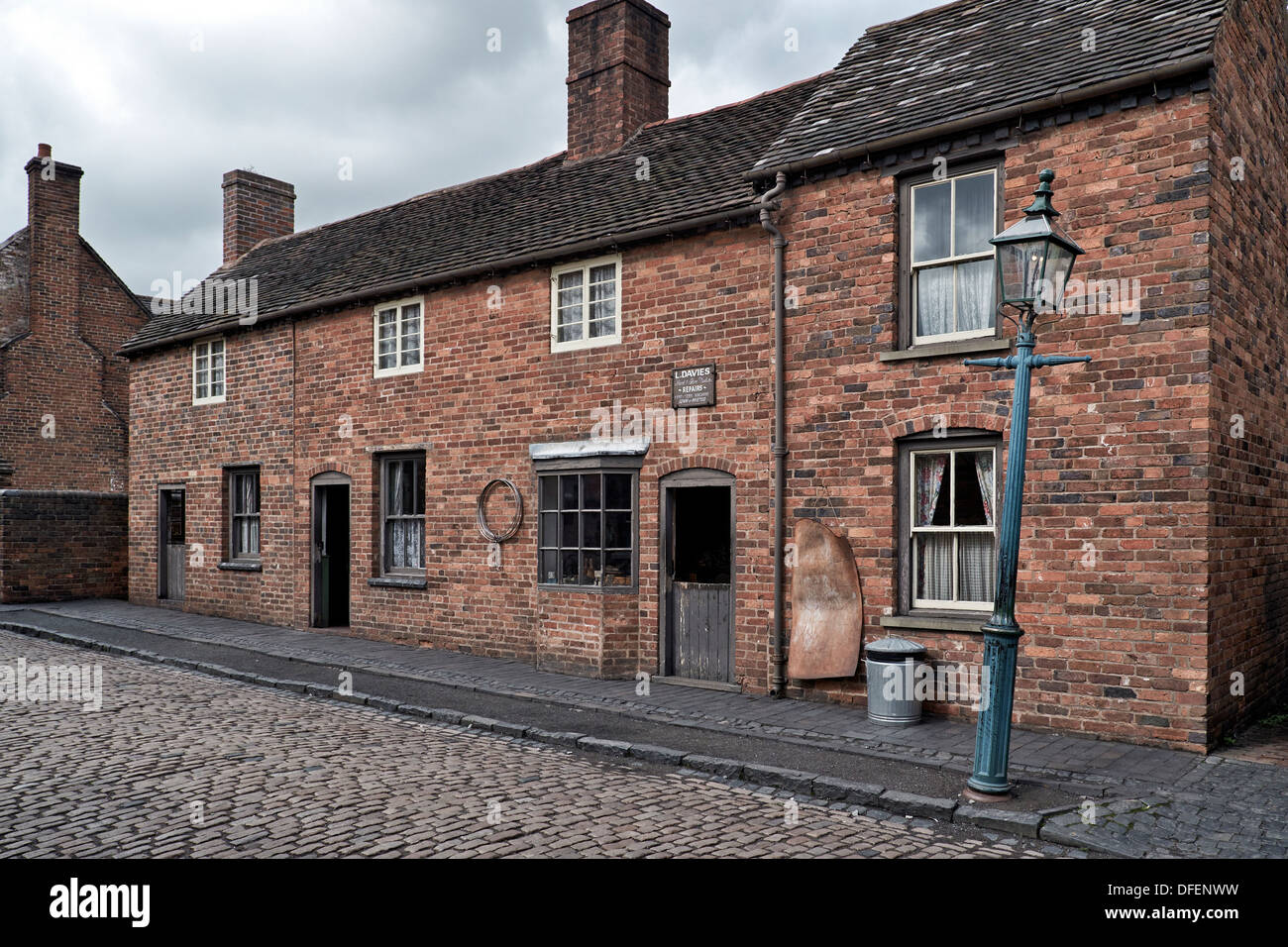 Uk country houses hi-res stock photography and images - Alamy