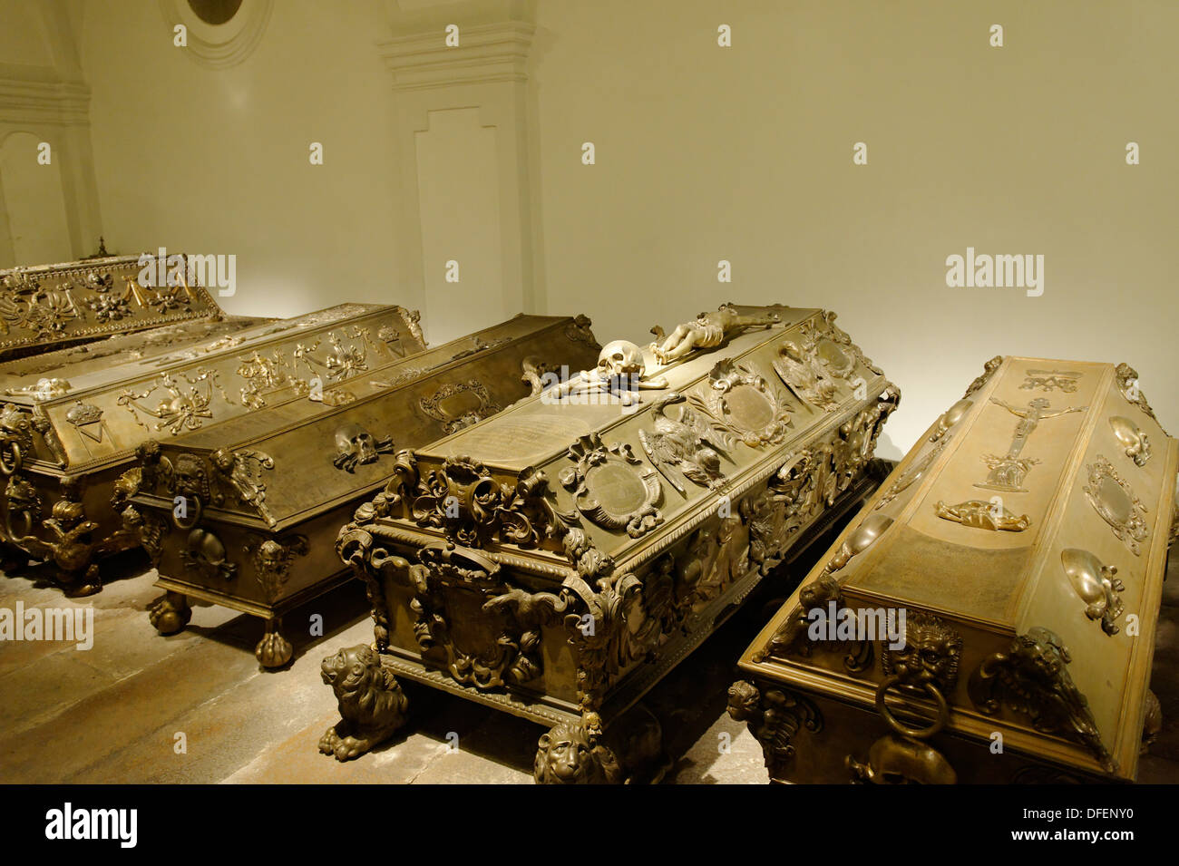 Noble crypt hi-res stock photography and images - Alamy
