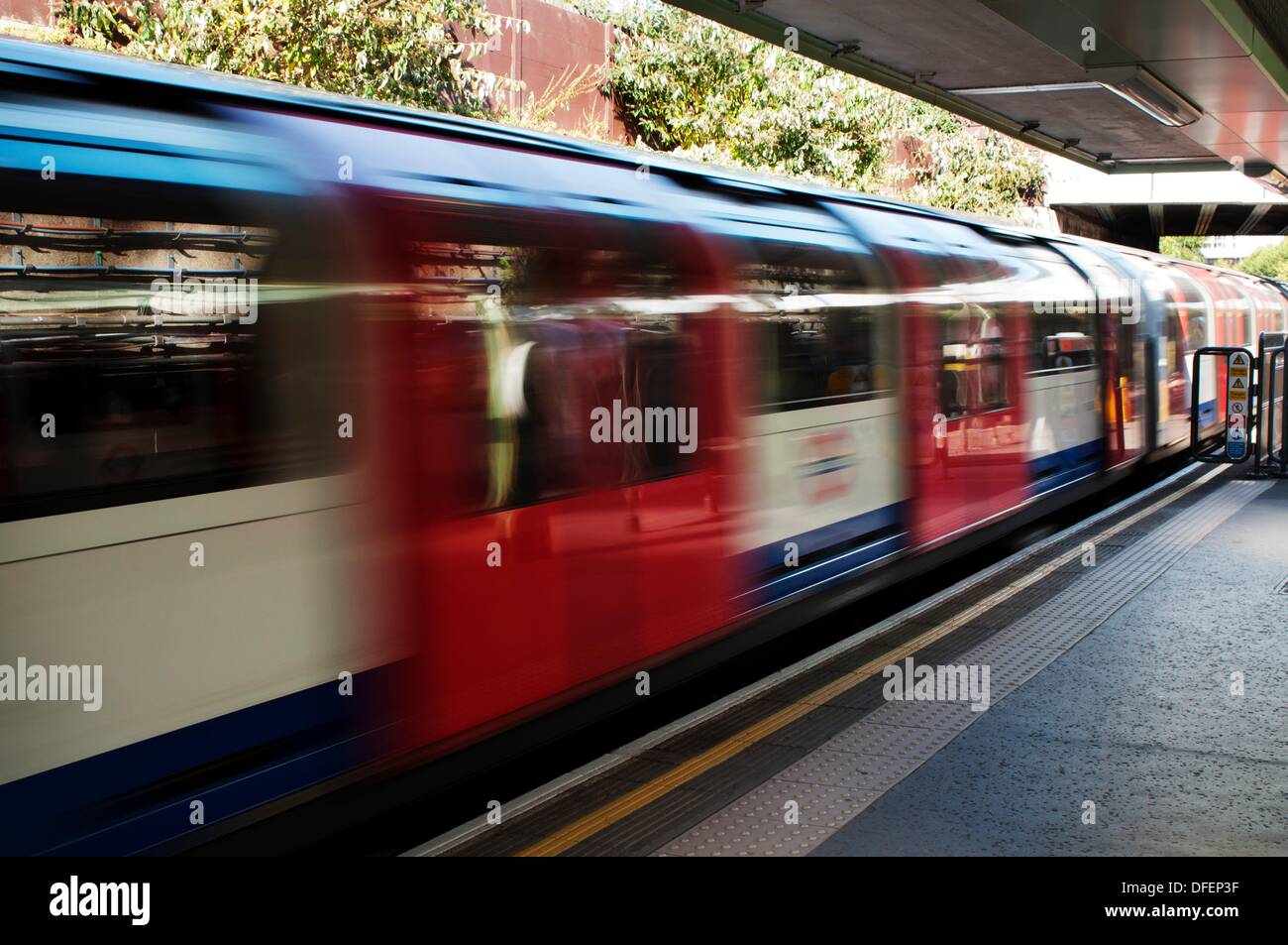 White City Tube Station High Resolution Stock Photography and Images ...