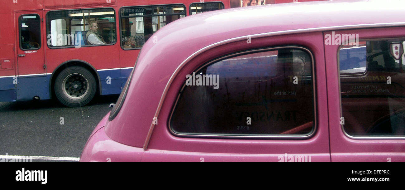 Shocking pink hi-res stock photography and images - Alamy