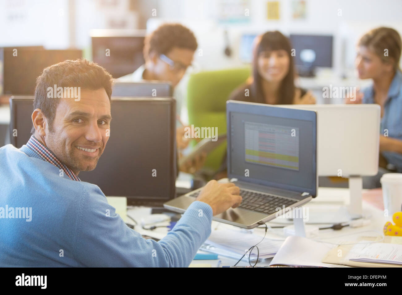 50 men working desk hi-res stock photography and images - Alamy