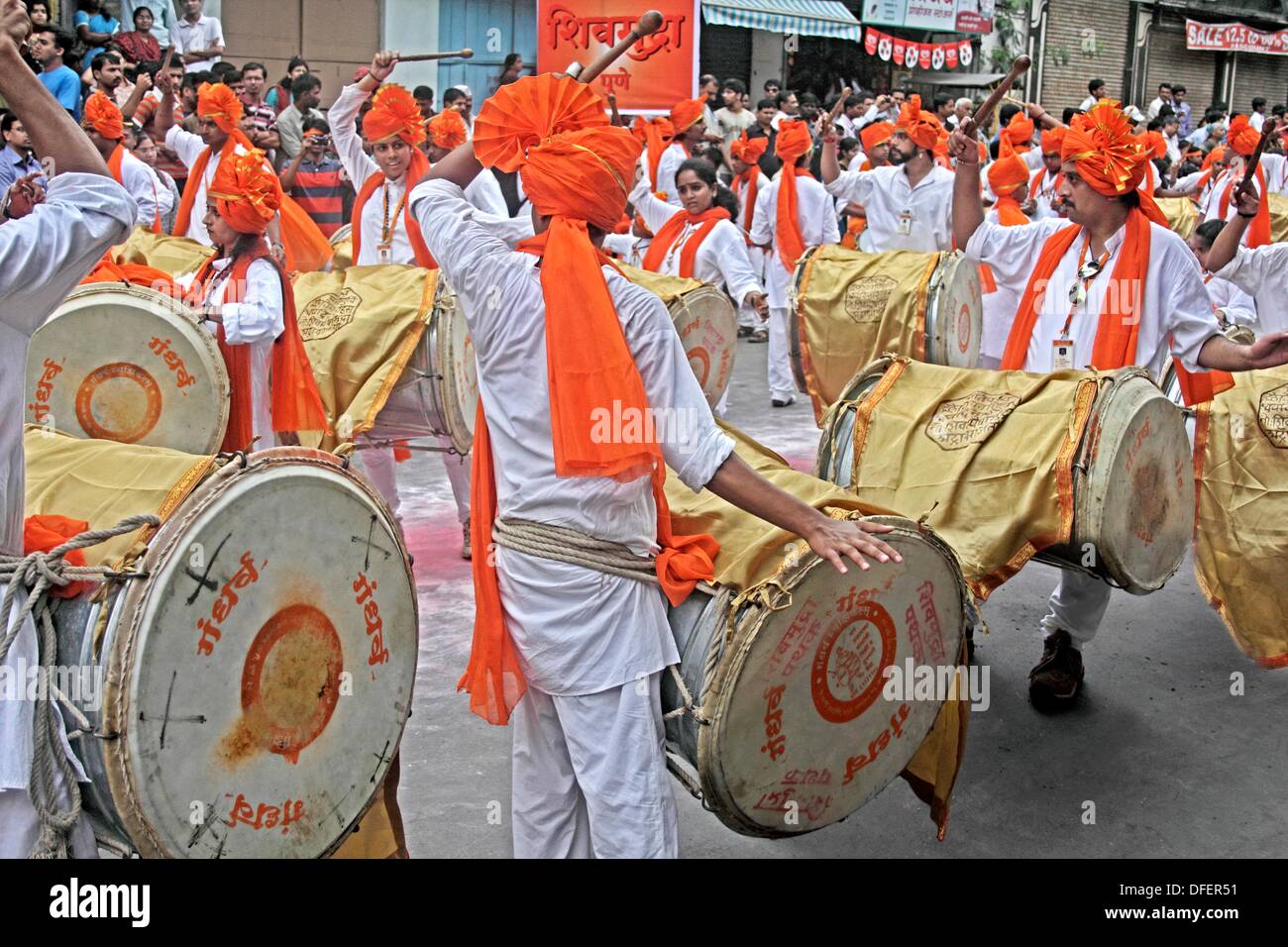 Dhol tasha hi-res stock photography and images - Alamy