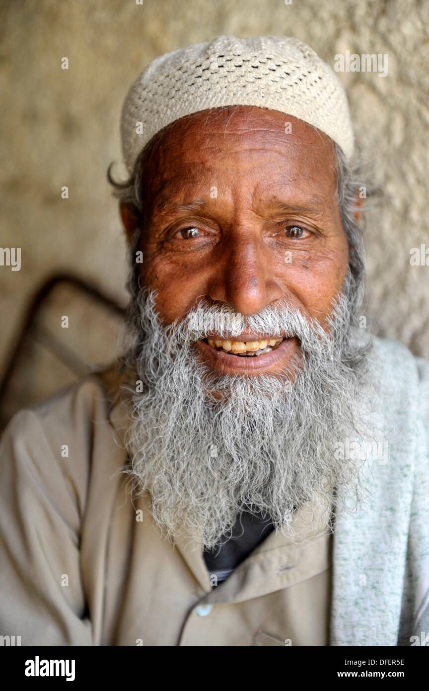 Portrait muslim indian man in hyderabad hi-res stock photography and ...