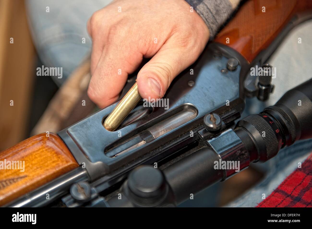 Hunter loading hi-res stock photography and images - Alamy