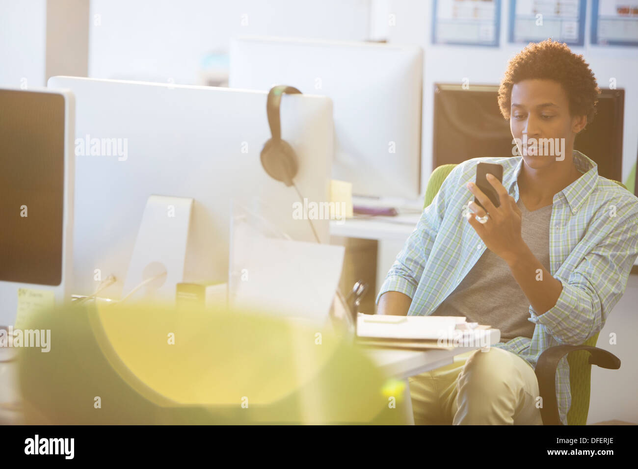 Desk phone office hi-res stock photography and images - Alamy