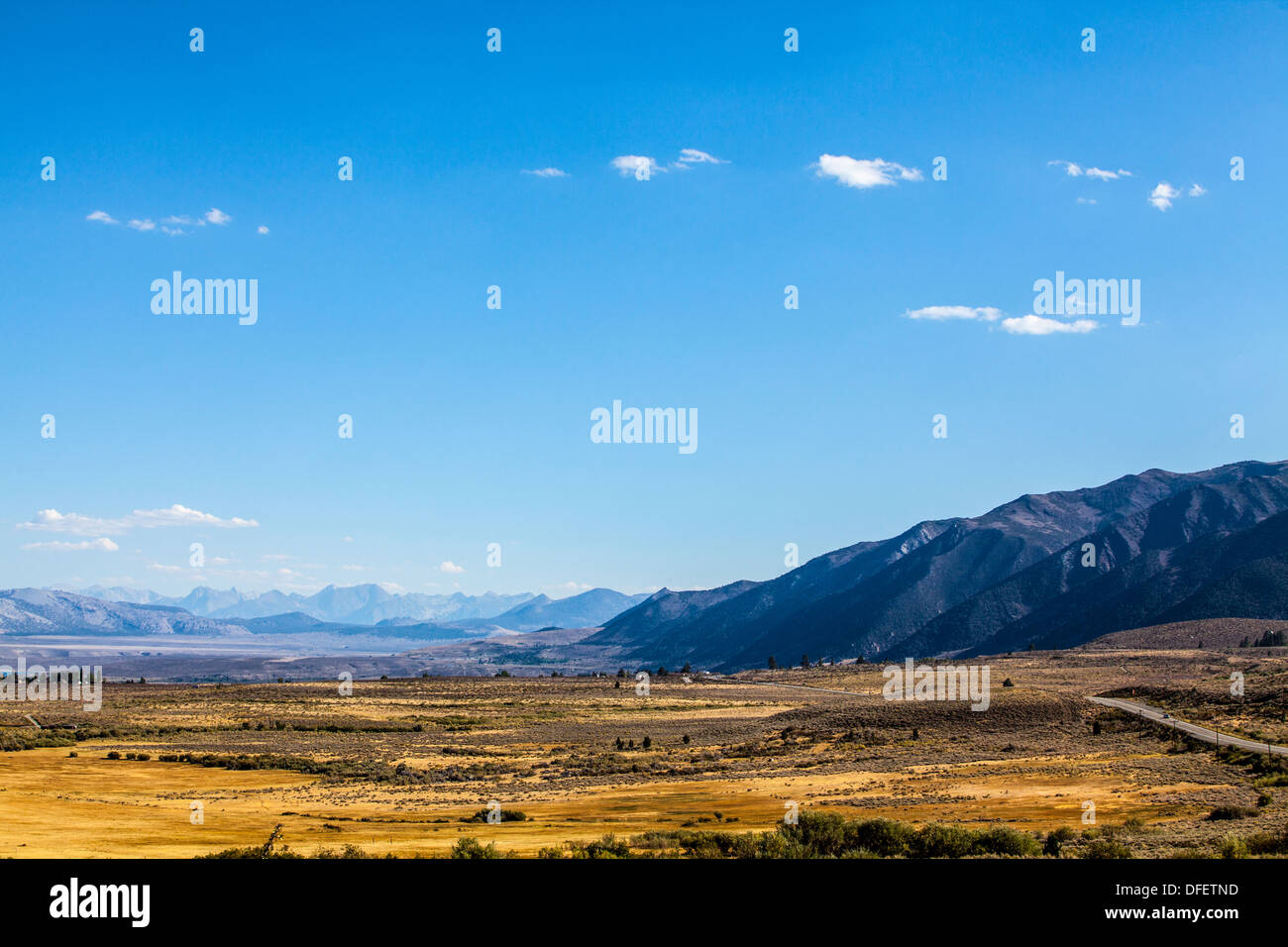 Highway 395 looking south towards Mono Lake and Mammoth Lakes in the ...