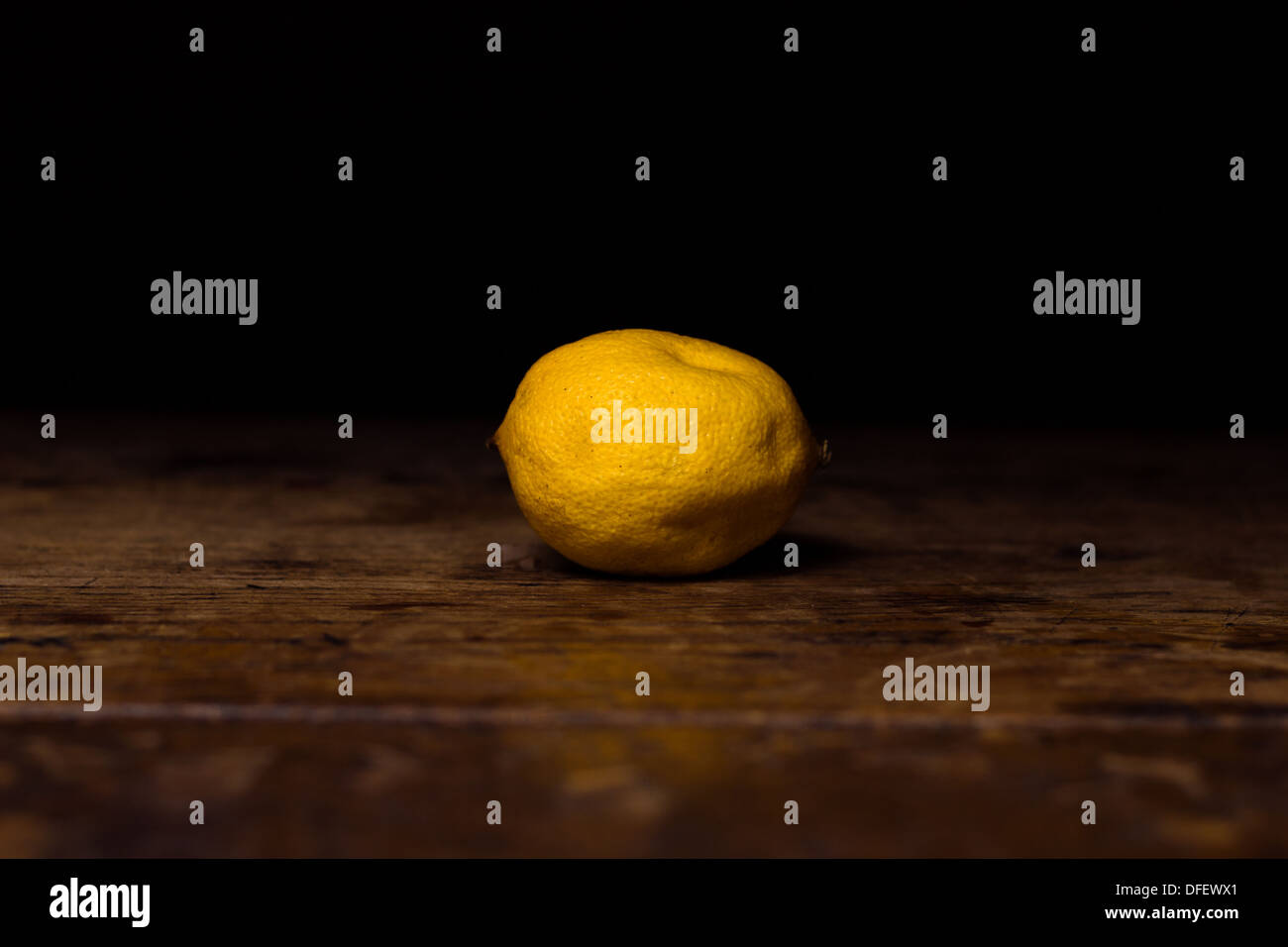 Lemon on wood surface Stock Photo - Alamy