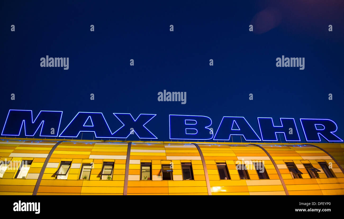 Max bahr hi-res stock photography and images - Alamy