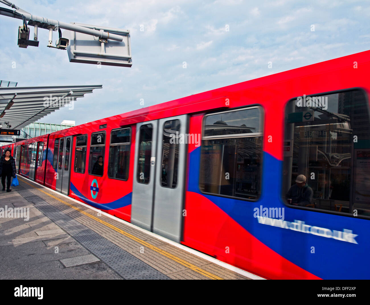 Poplar dlr station hi-res stock photography and images - Alamy