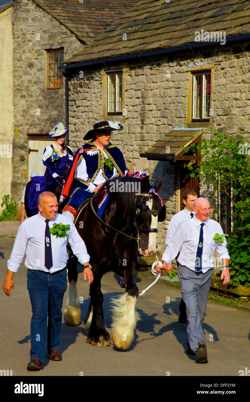 Garland king castleton derbyshire hi-res stock photography and images ...