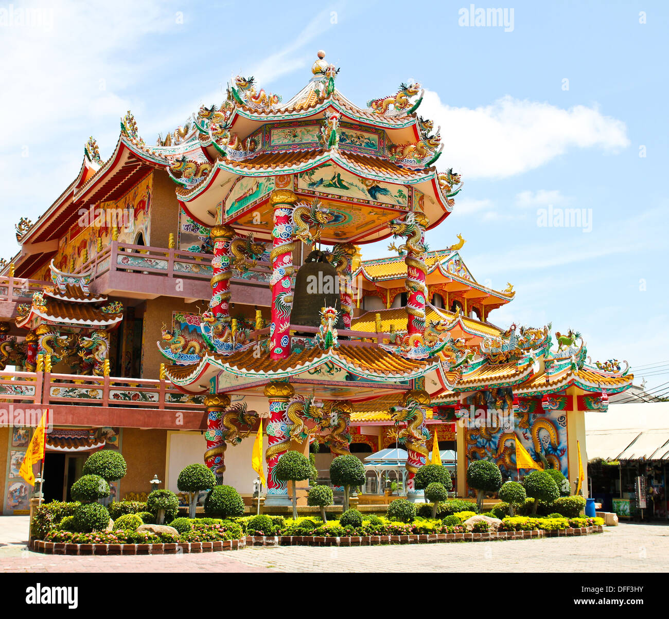 Colourful chinese temple hi-res stock photography and images - Alamy