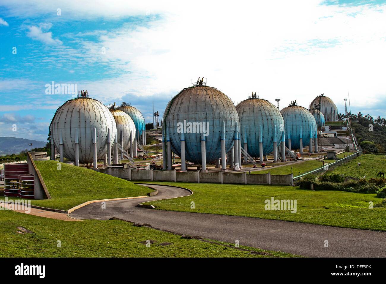 Butane gas tanks distribution plant hi-res stock photography and images ...
