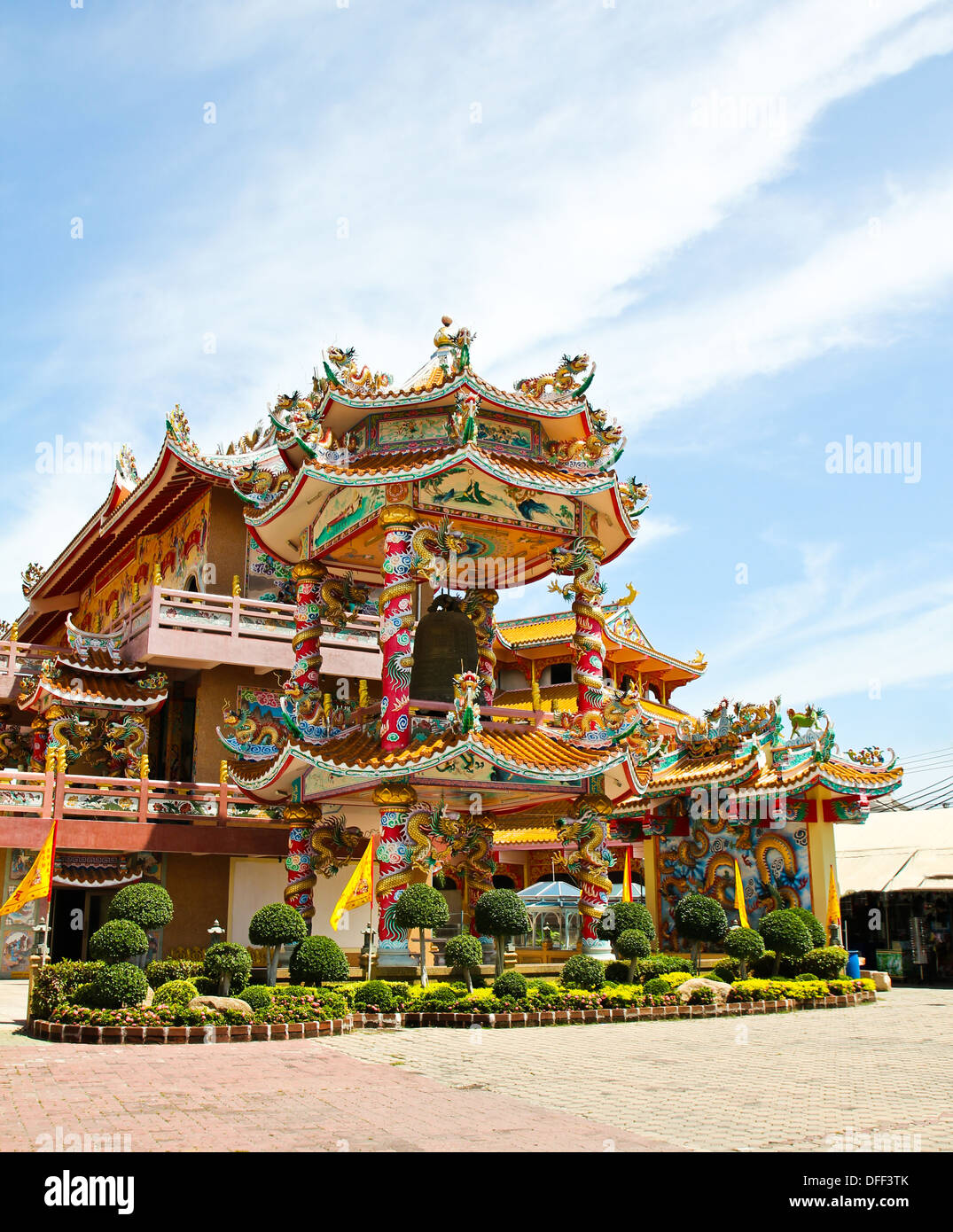 Colourful chinese temple hi-res stock photography and images - Alamy