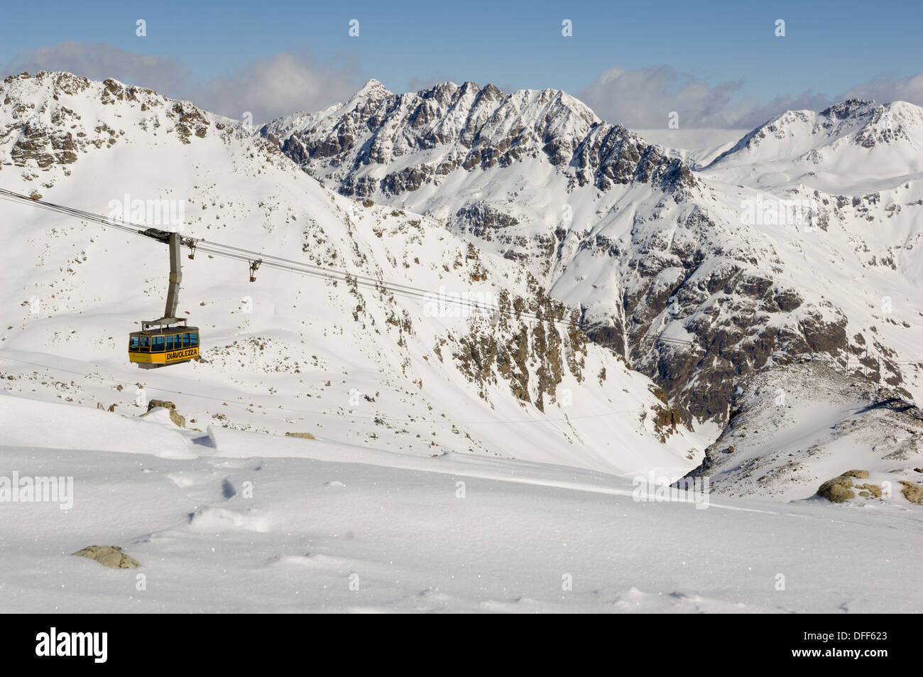 Cable car leading up to the Berghaus Diavolezza on the 2978 metre ...