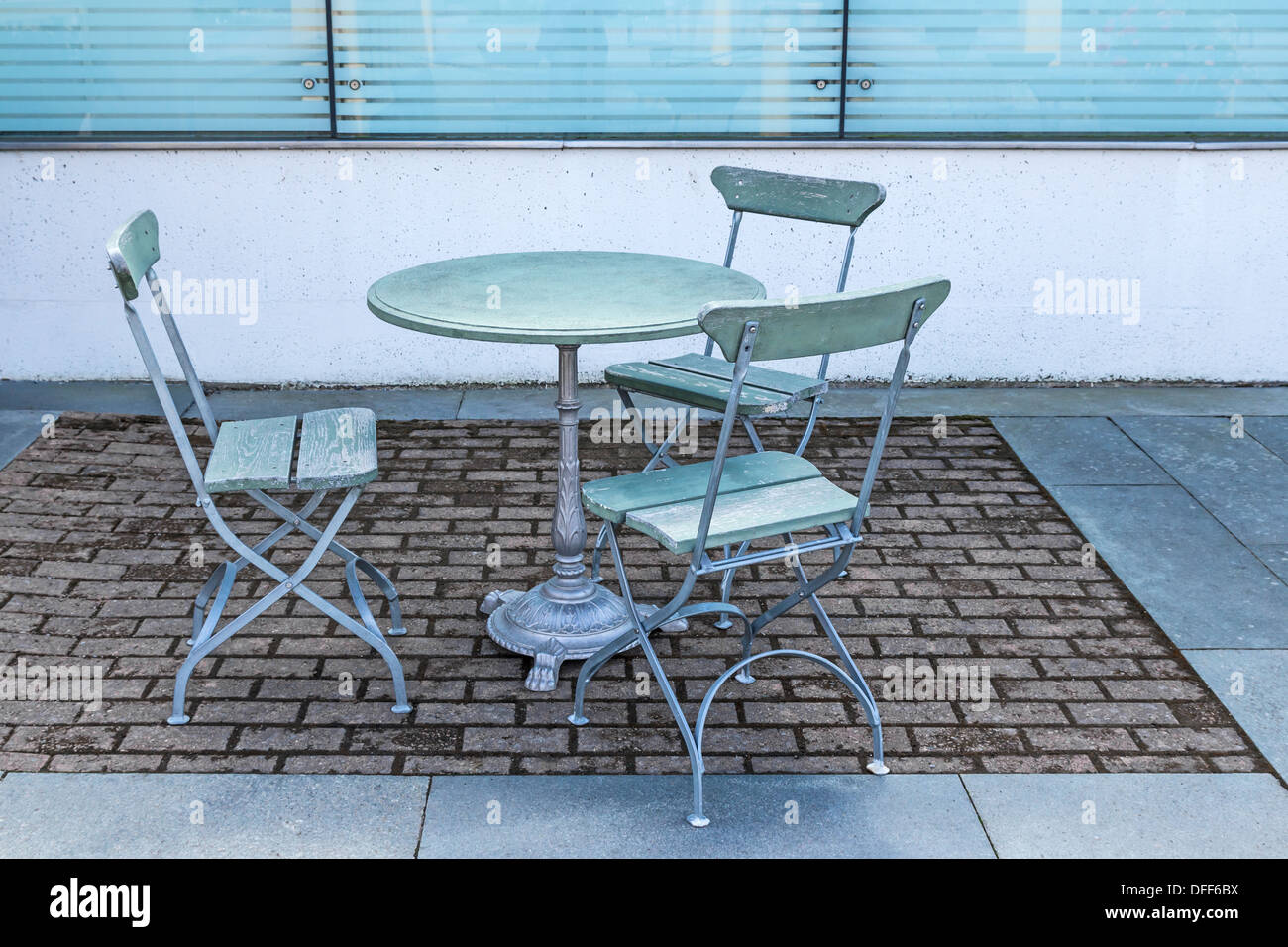 Three empty wooden chairs hi-res stock photography and images - Alamy