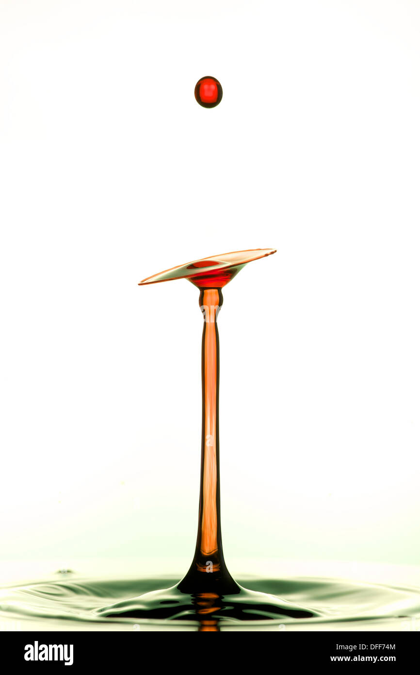 Drop falling hi hi-res stock photography and images - Alamy