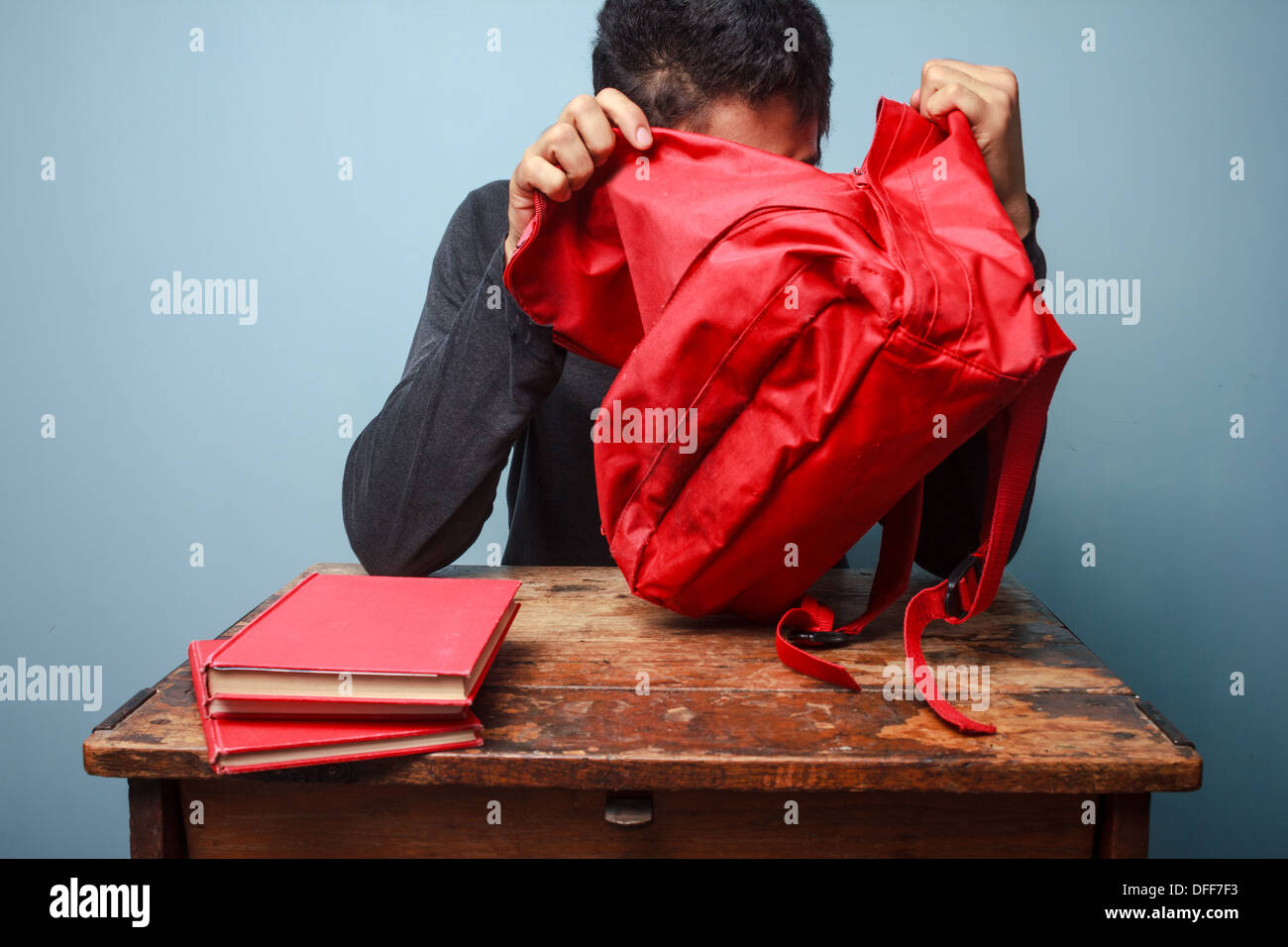 Man searching for something hi-res stock photography and images - Alamy