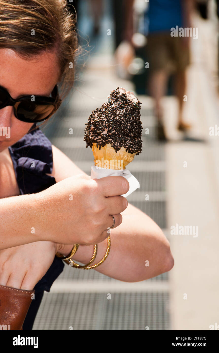 ice cream cone Stock Photo - Alamy