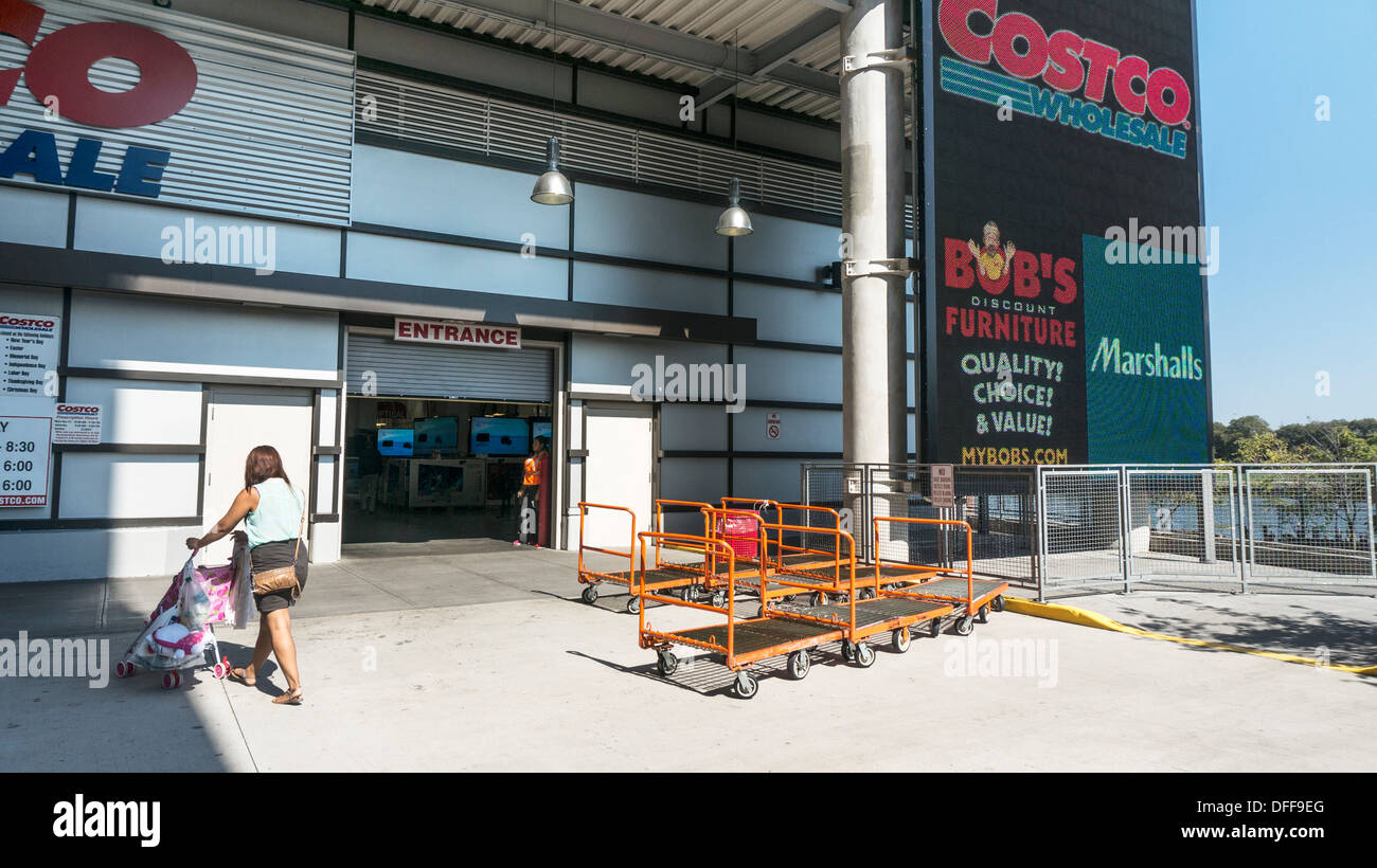 Costco store spanish harlem new york city hi-res stock photography and ...