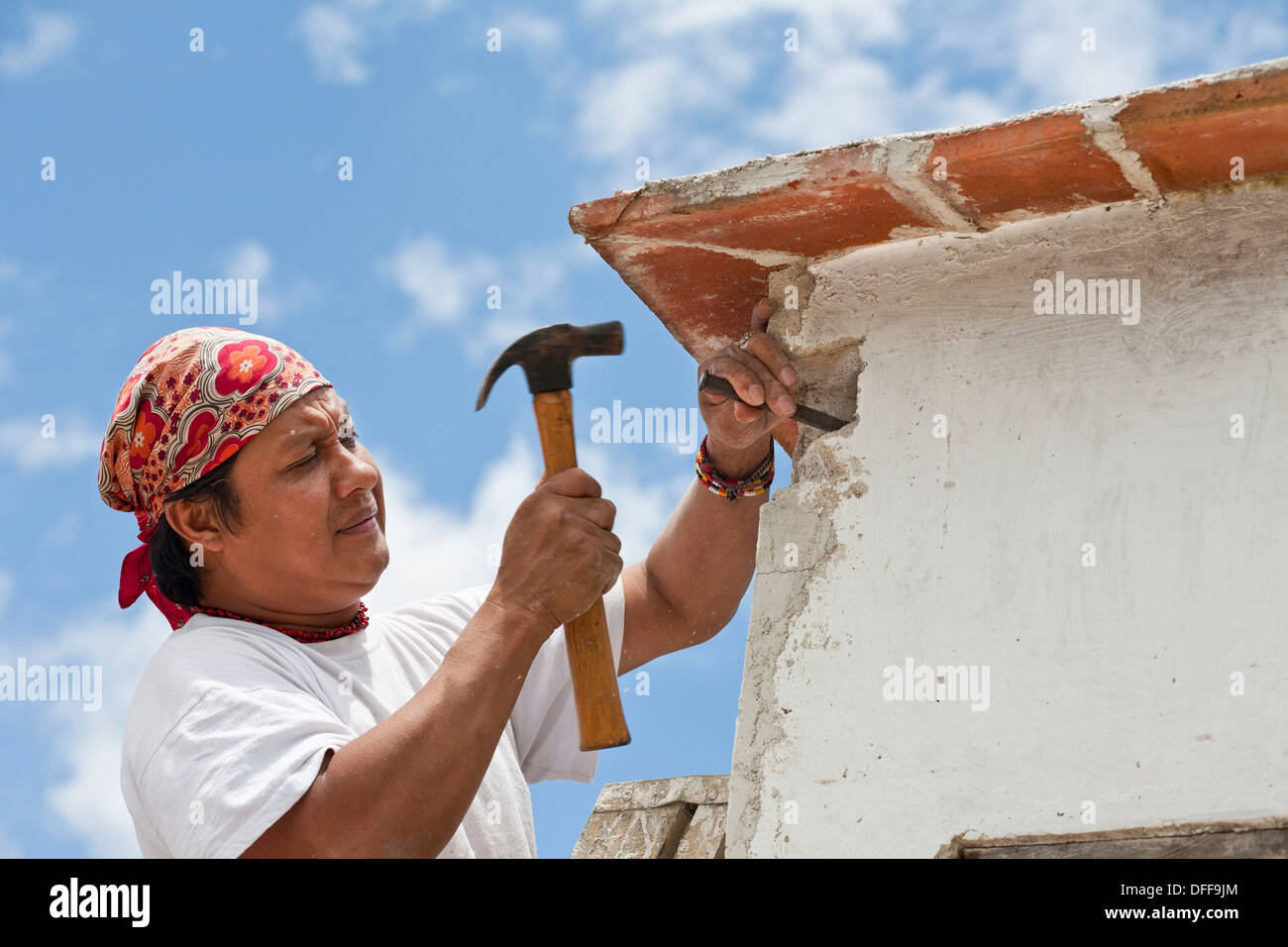 Building roof hi-res stock photography and images - Alamy