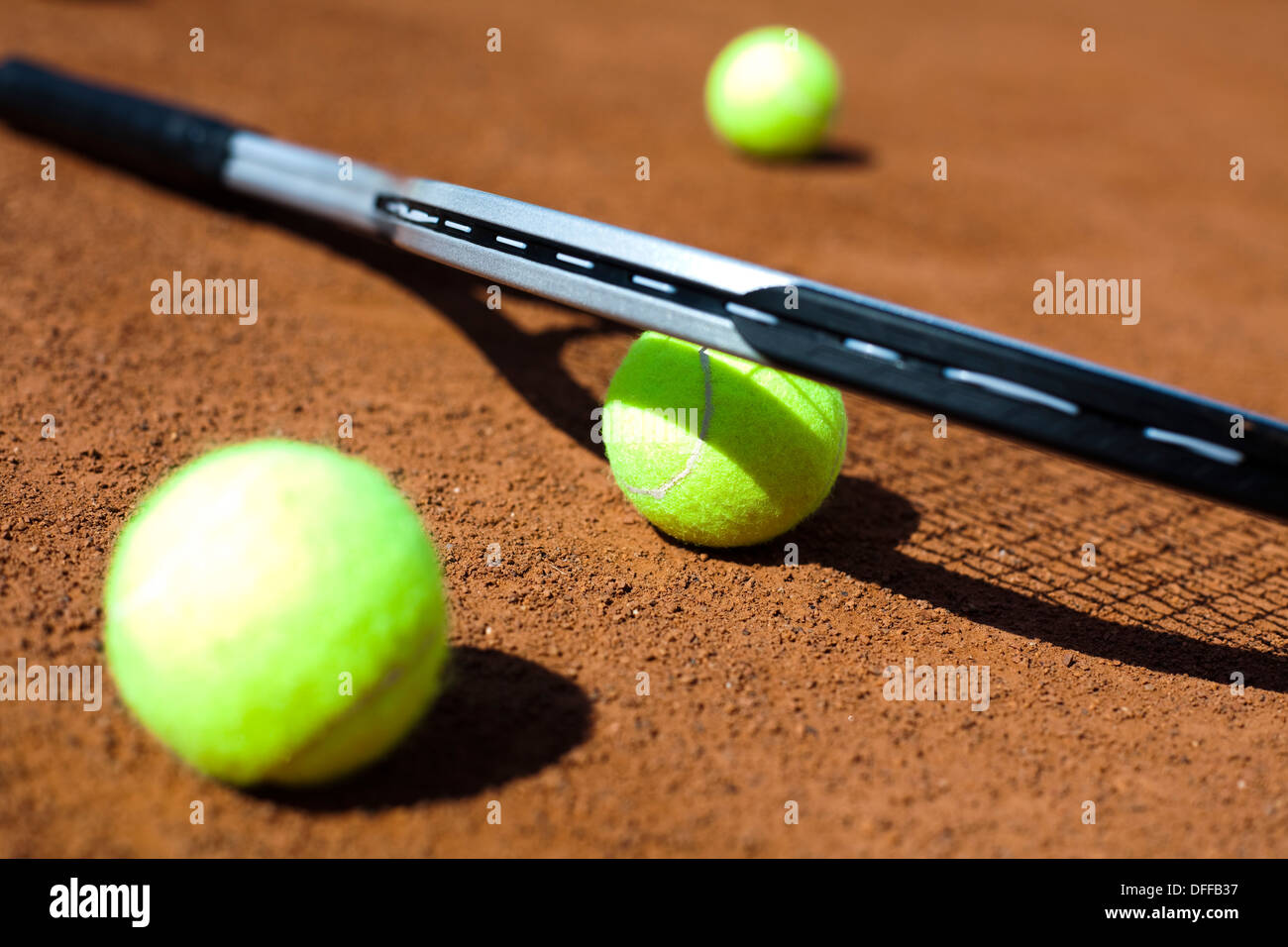 Tennis racket and balls, tennis court Stock Photo - Alamy