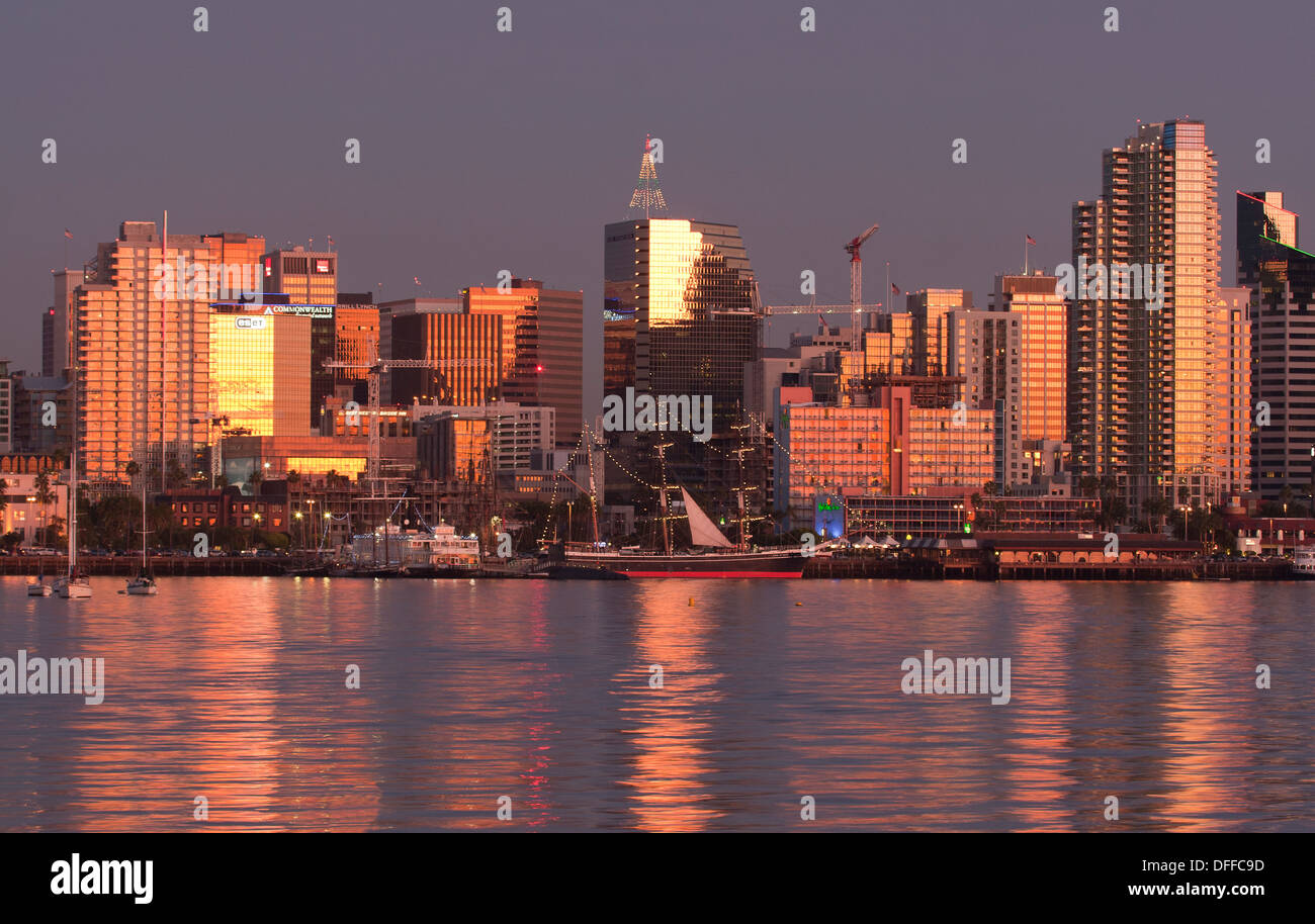 San diego skyline sunset hi-res stock photography and images - Alamy