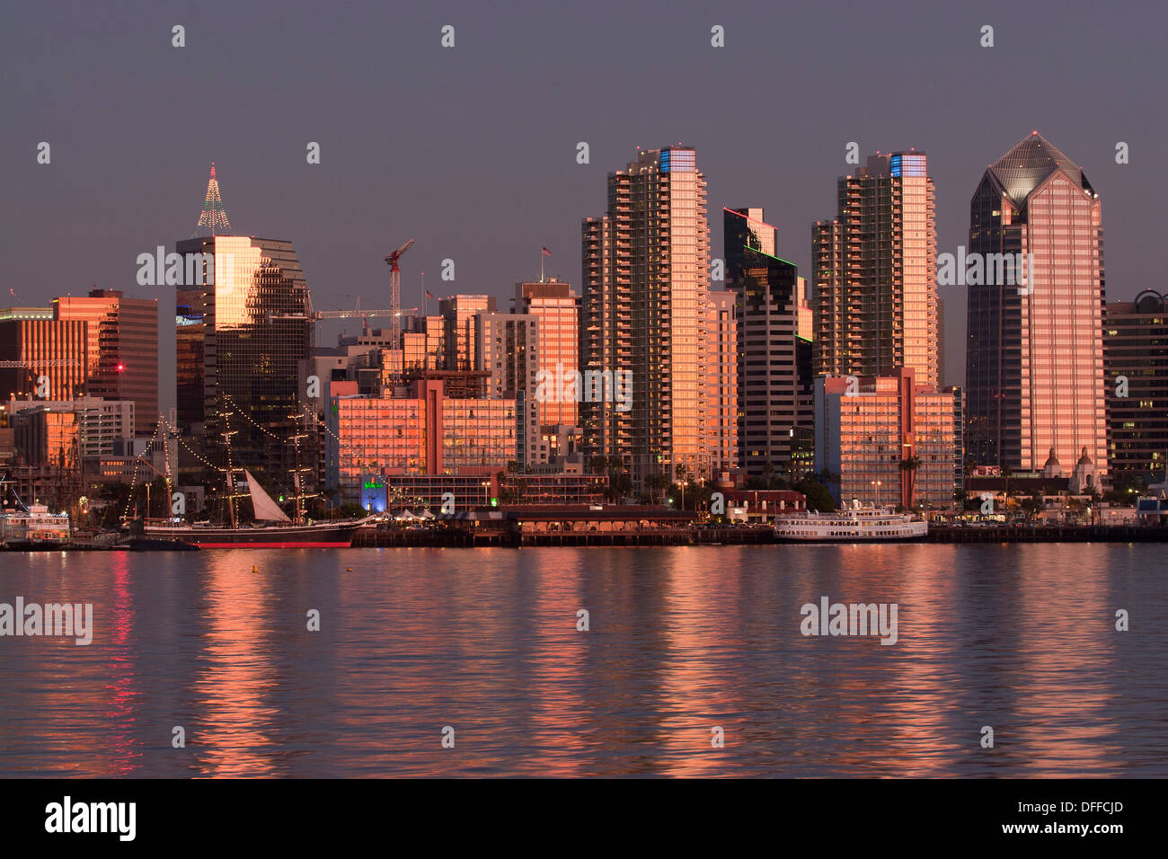 San diego skyline sunset hi-res stock photography and images - Alamy
