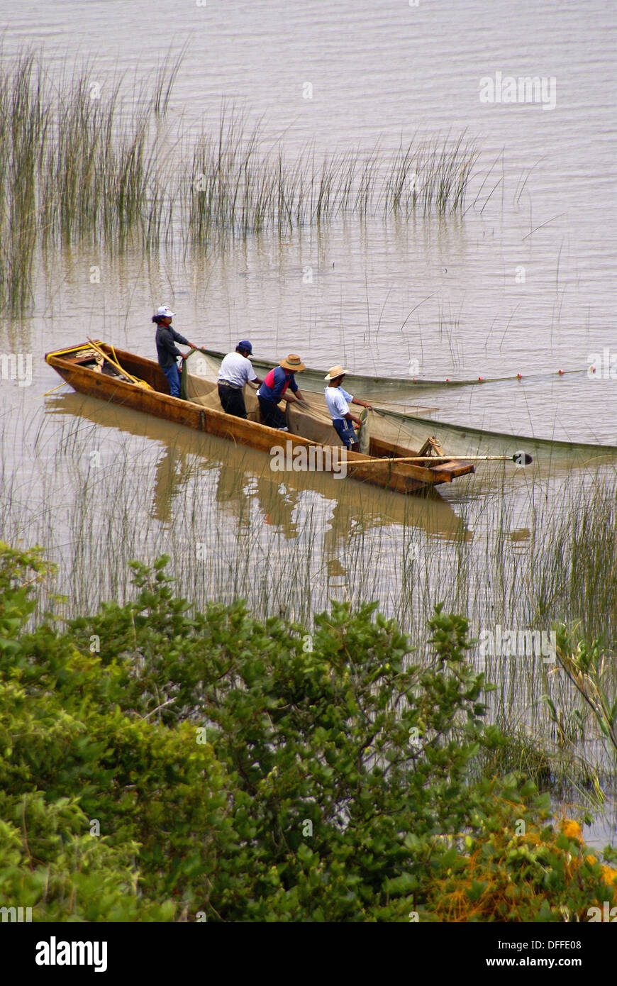 Native american traditional fishing hi-res stock photography and images ...