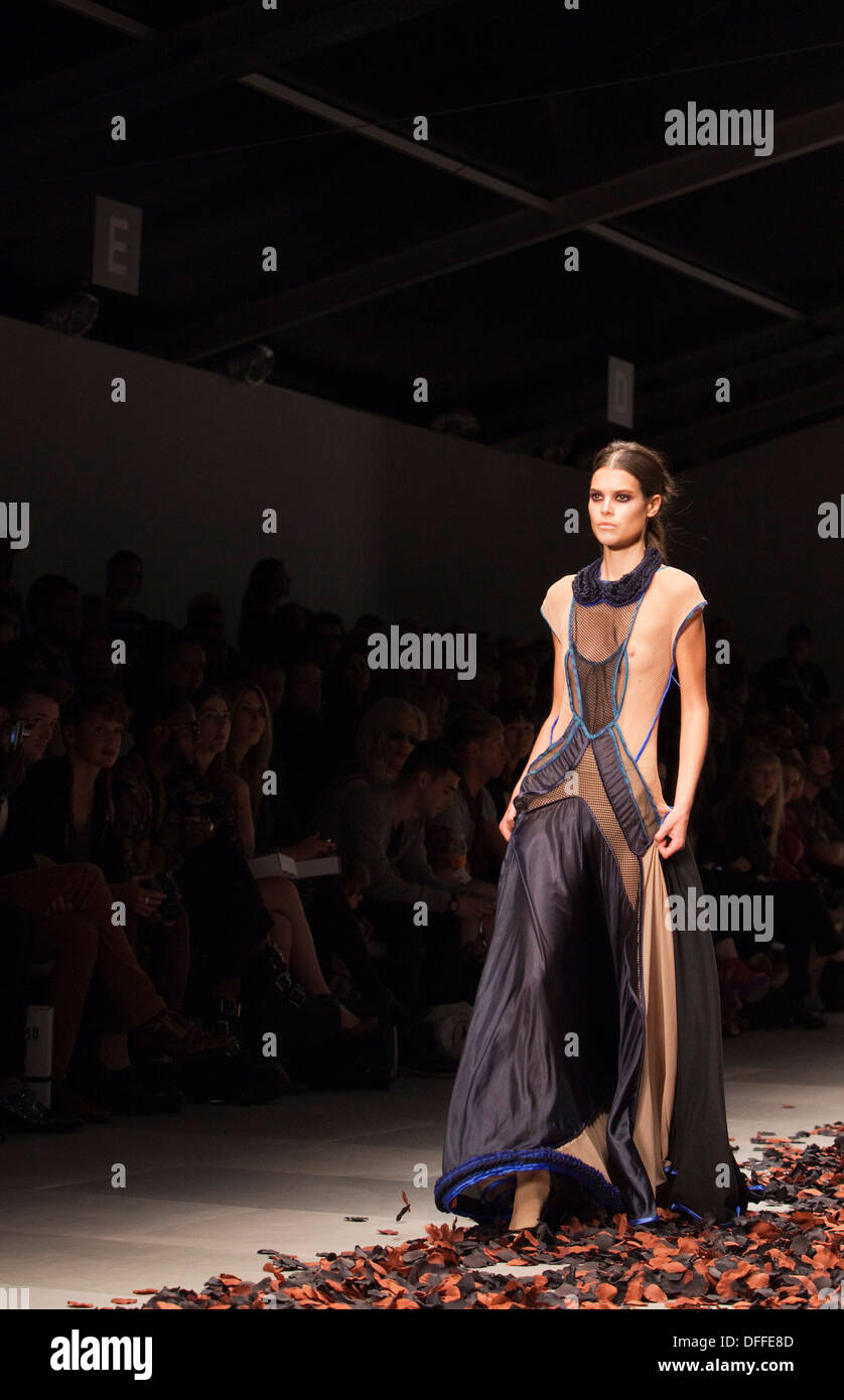 Catwalk collection hi-res stock photography and images - Alamy