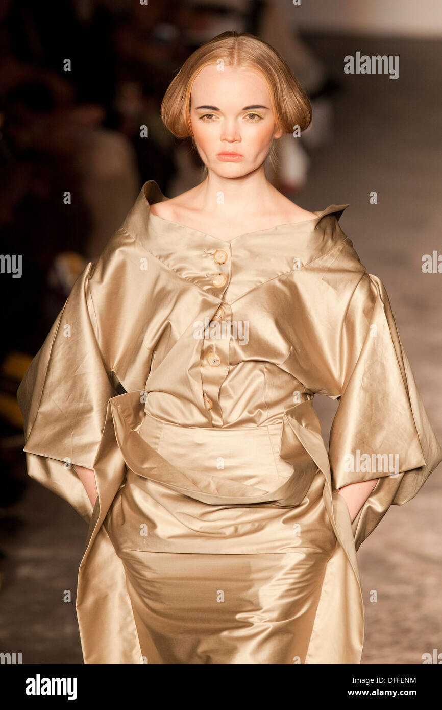 Corrie nielsen catwalk hi-res stock photography and images - Alamy