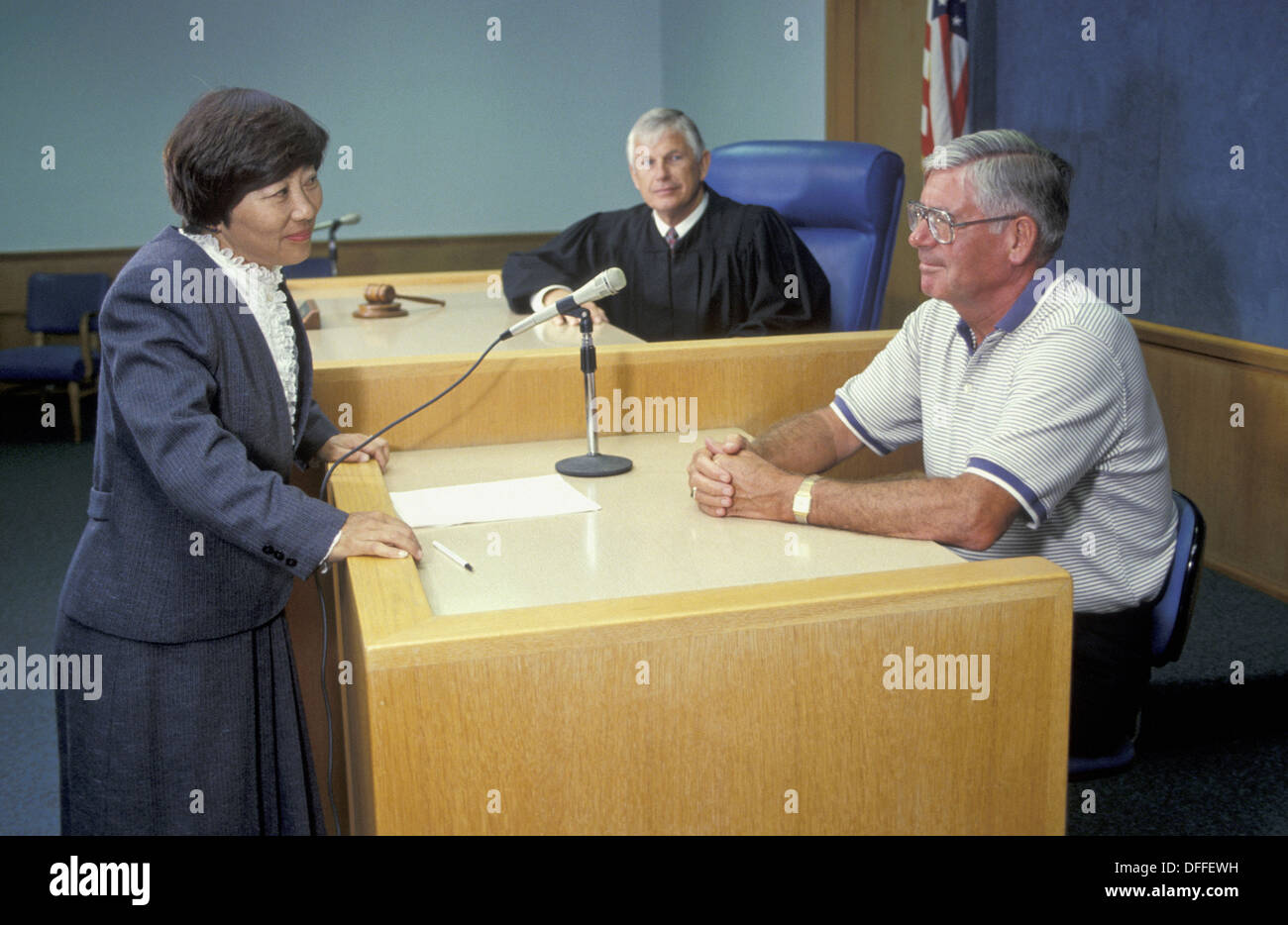 People listening courtroom hi-res stock photography and images - Alamy