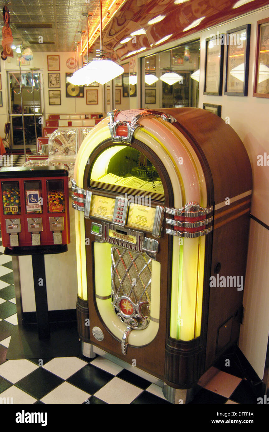 Old fashioned diner hi-res stock photography and images - Alamy