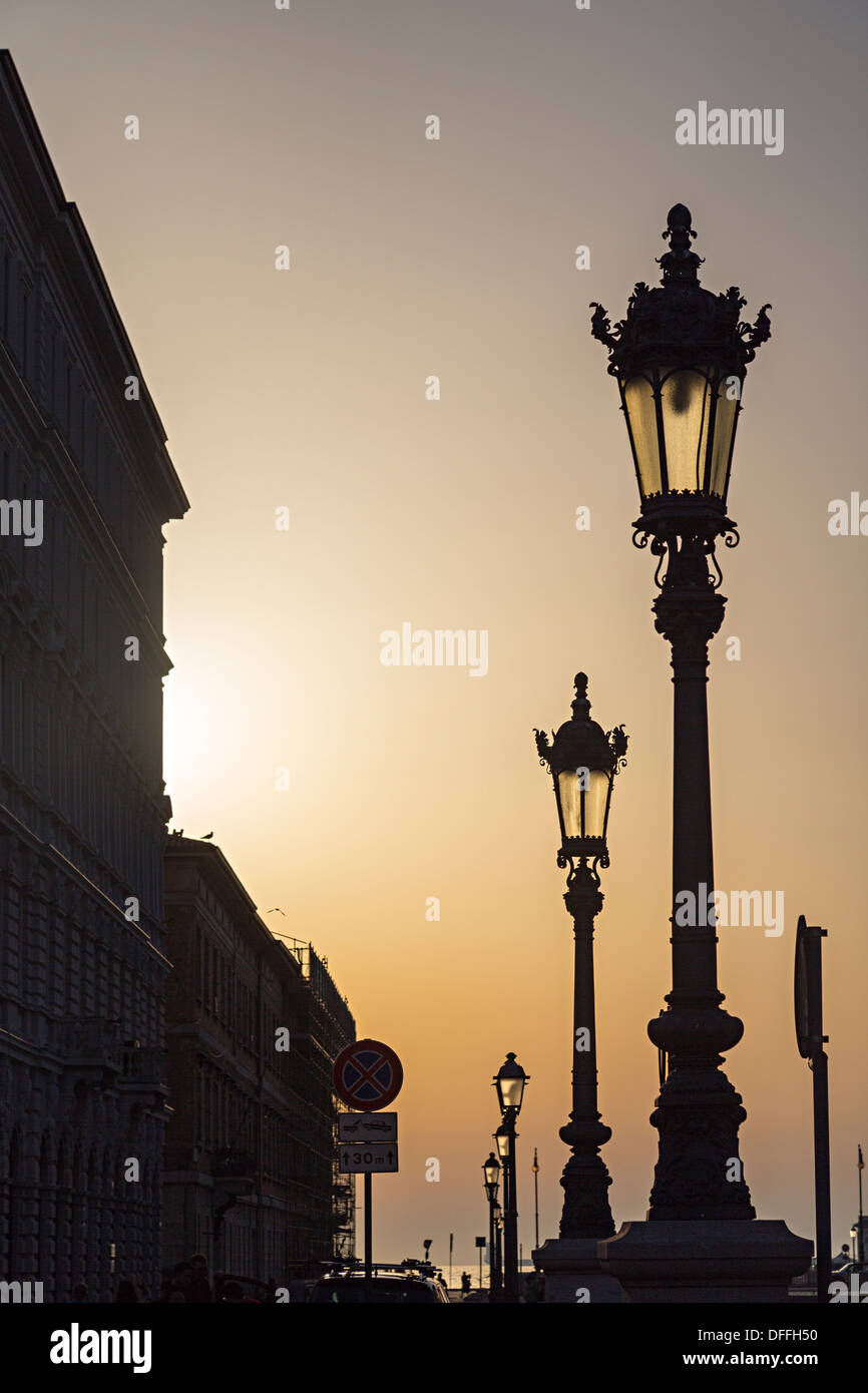 Street lights hi-res stock photography and images - Alamy