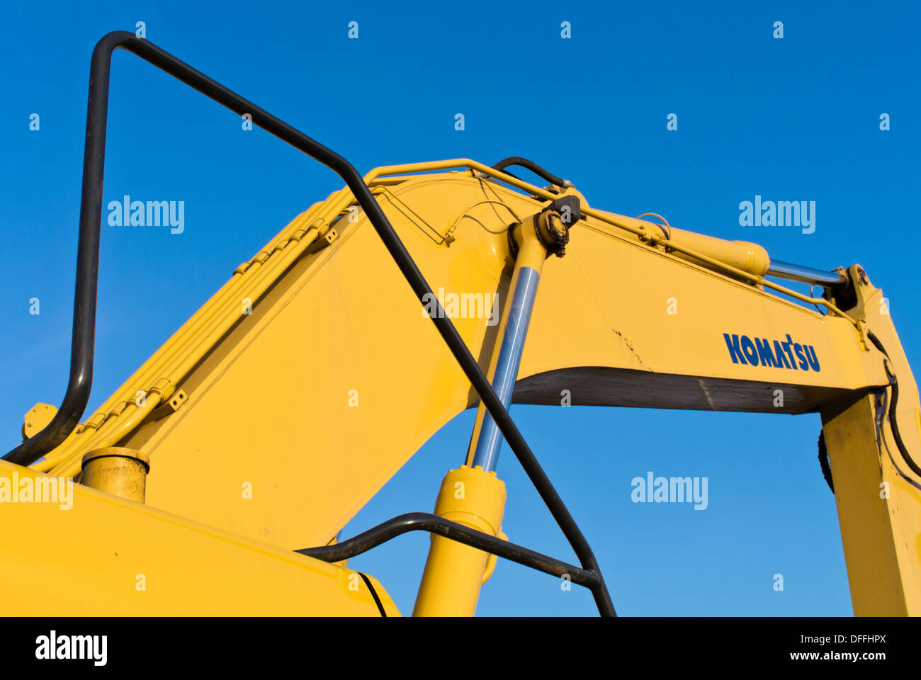 Excavator digging rocks hi-res stock photography and images - Alamy