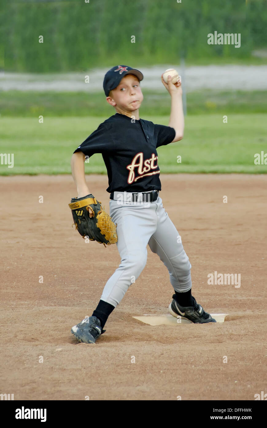 Throwing out baseball hi-res stock photography and images - Alamy