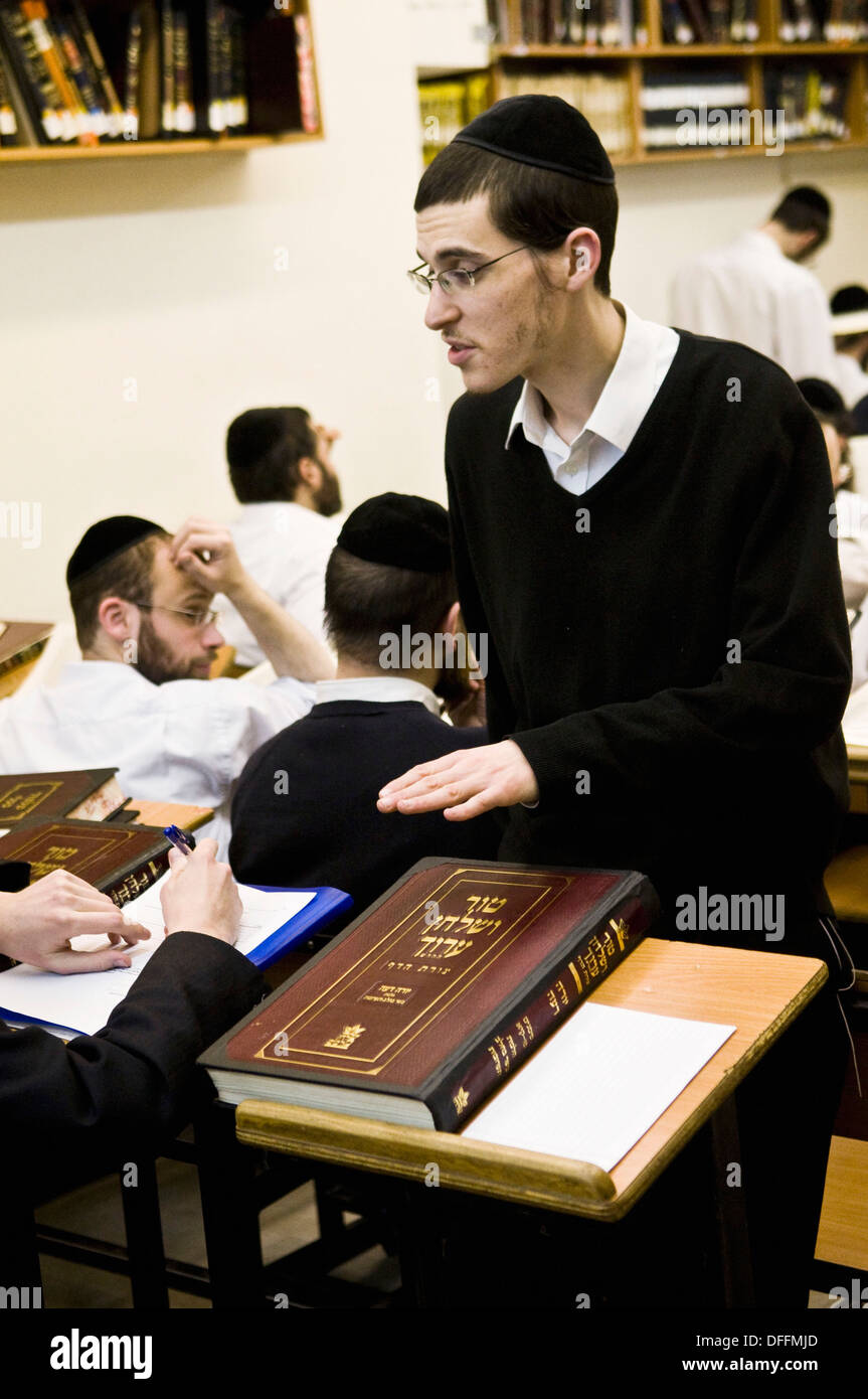 Man middle east study hi-res stock photography and images - Alamy