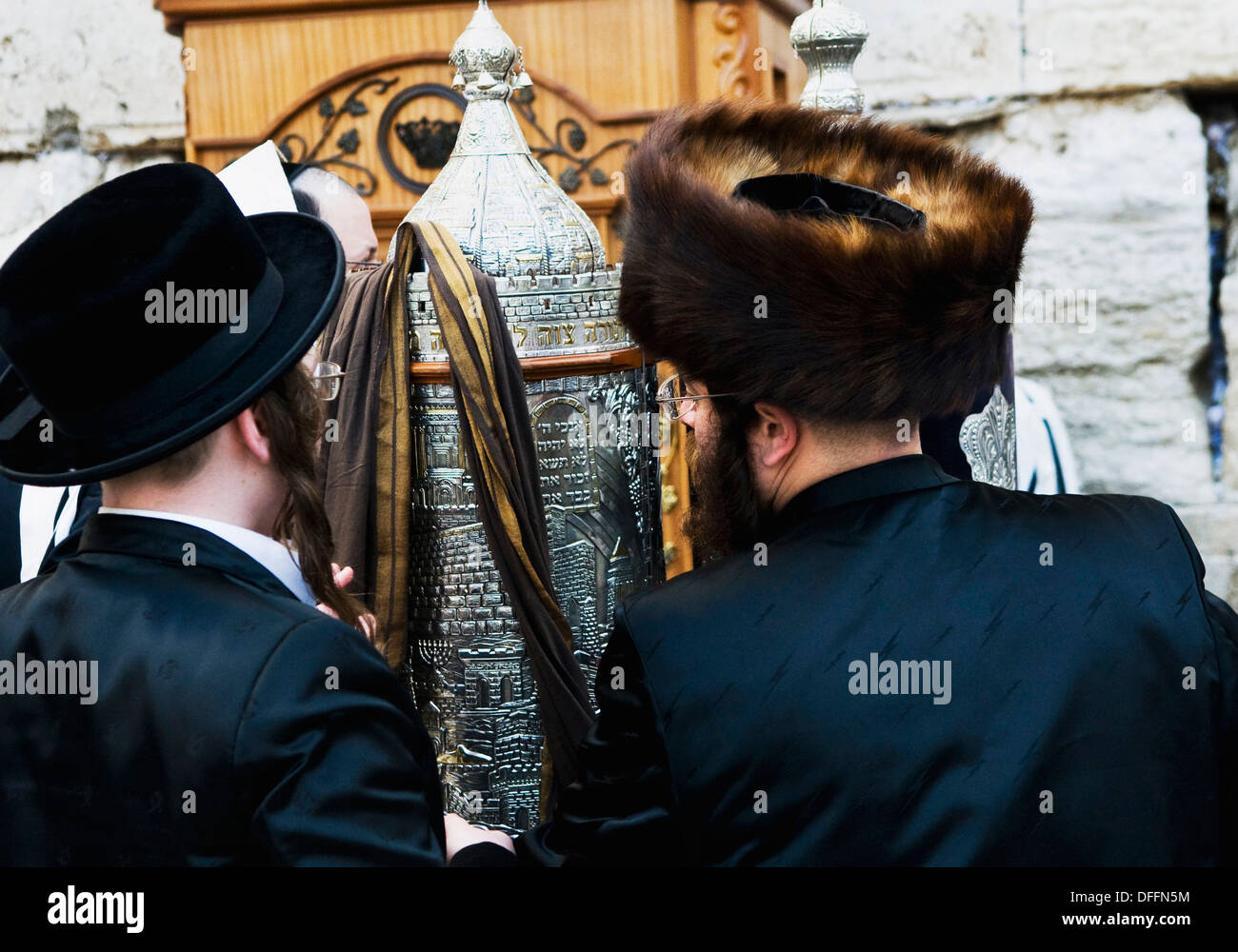 Hasidic jews praying western wall hi-res stock photography and images ...