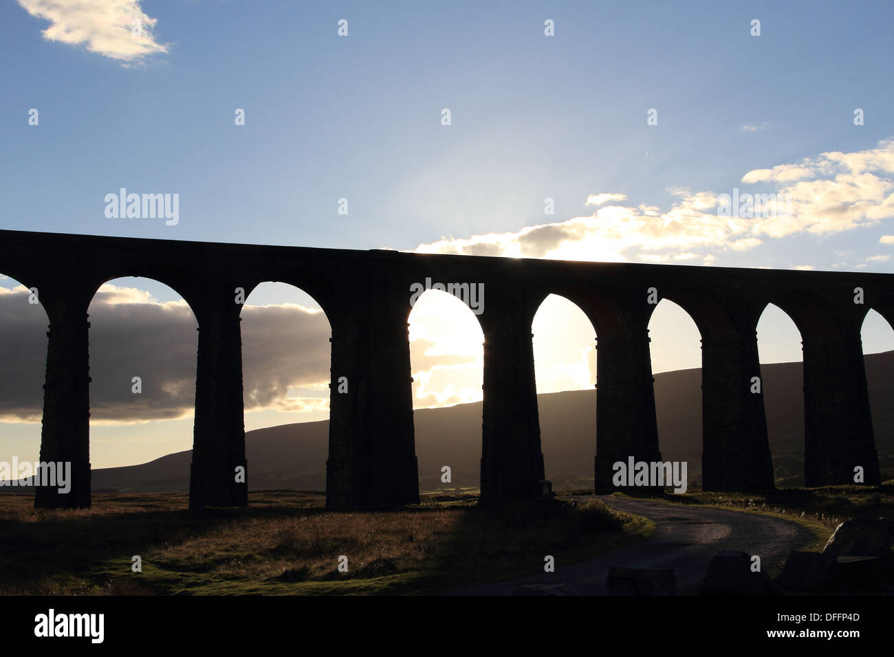 Viaduct silhouette hi-res stock photography and images - Alamy
