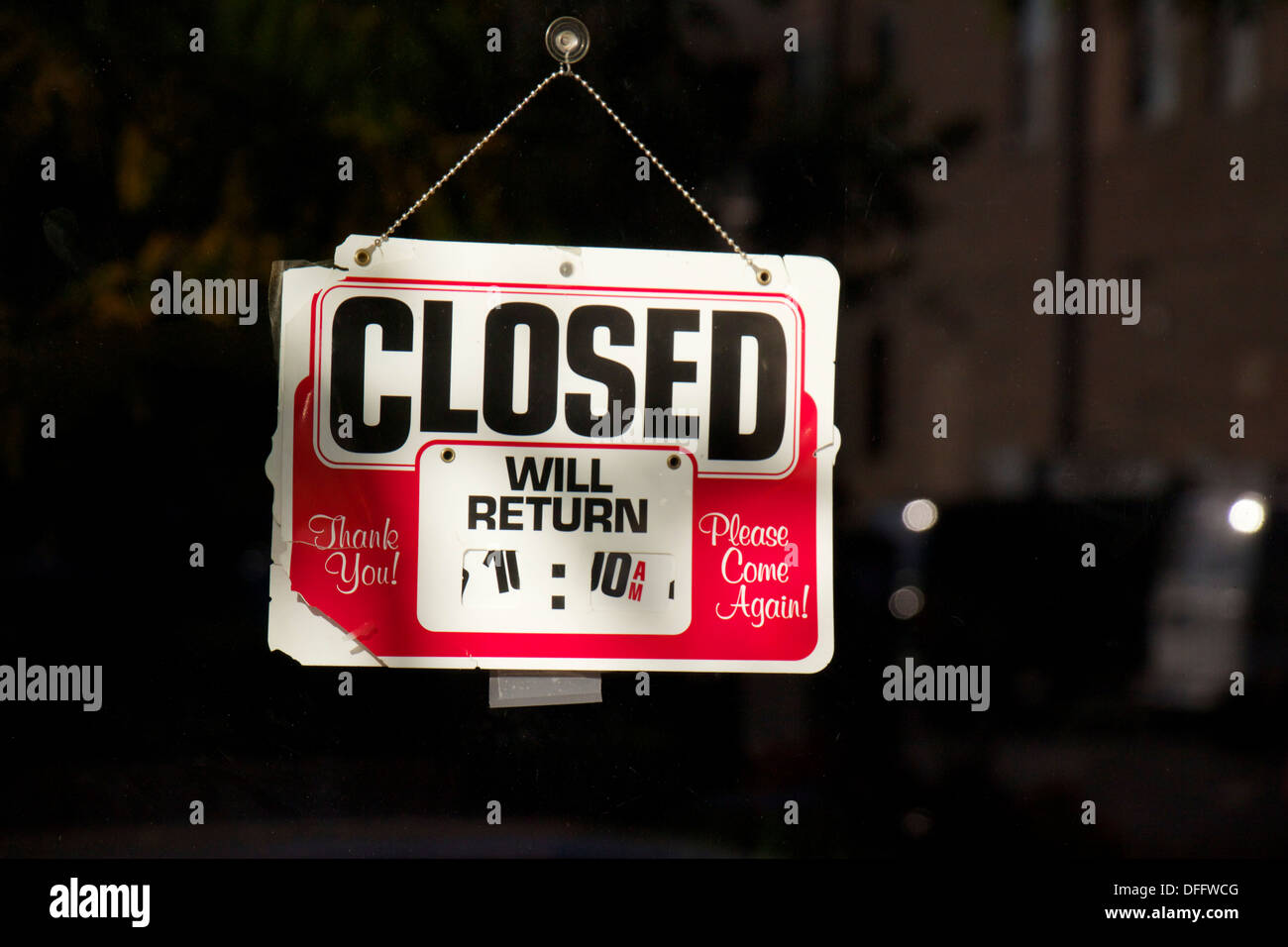 Store closed sign hi-res stock photography and images - Alamy