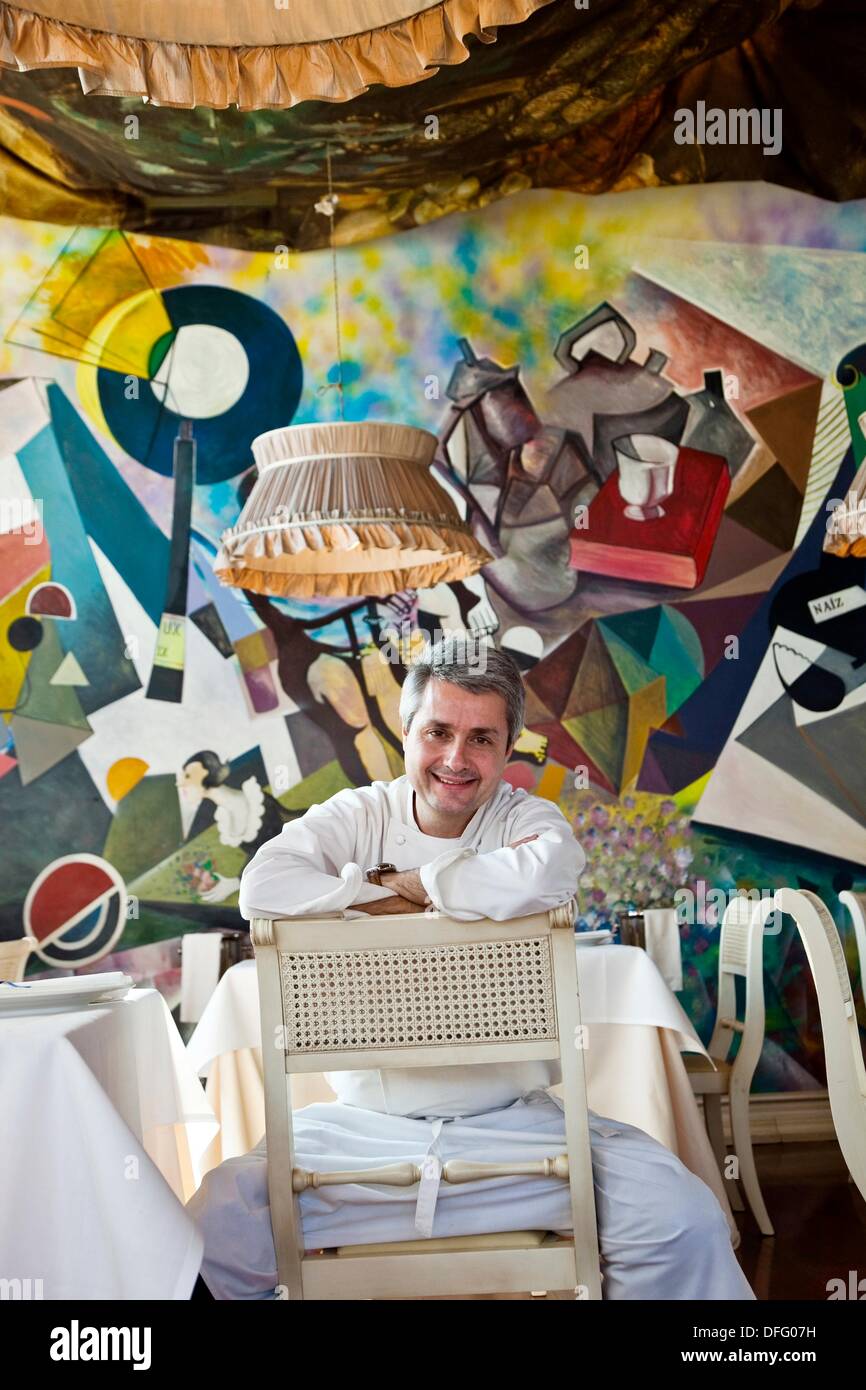 Bilbao mural hi-res stock photography and images - Alamy