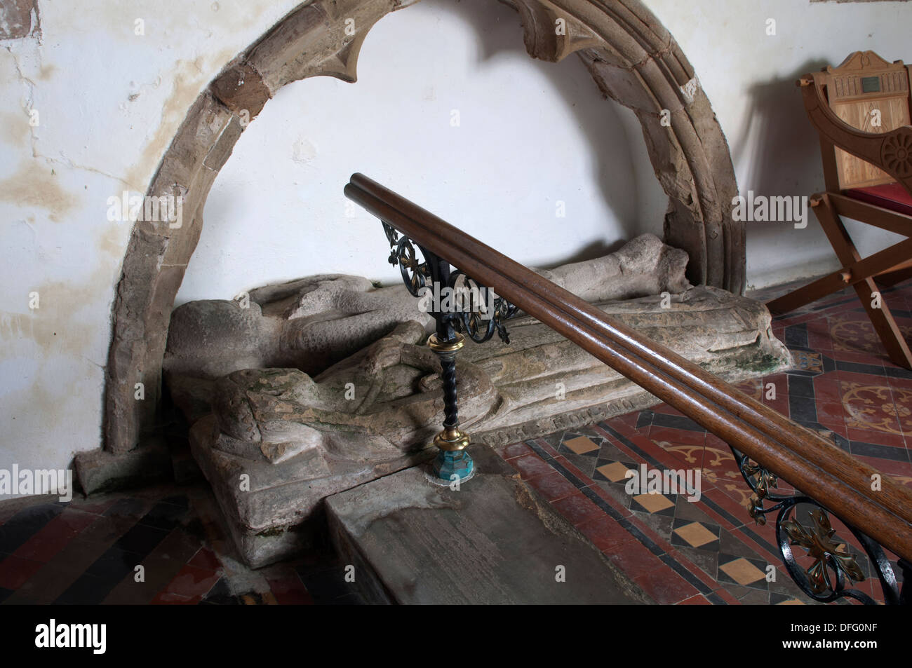 Old stone effigies, St. Mary Magdalene Church, Peckleton ...