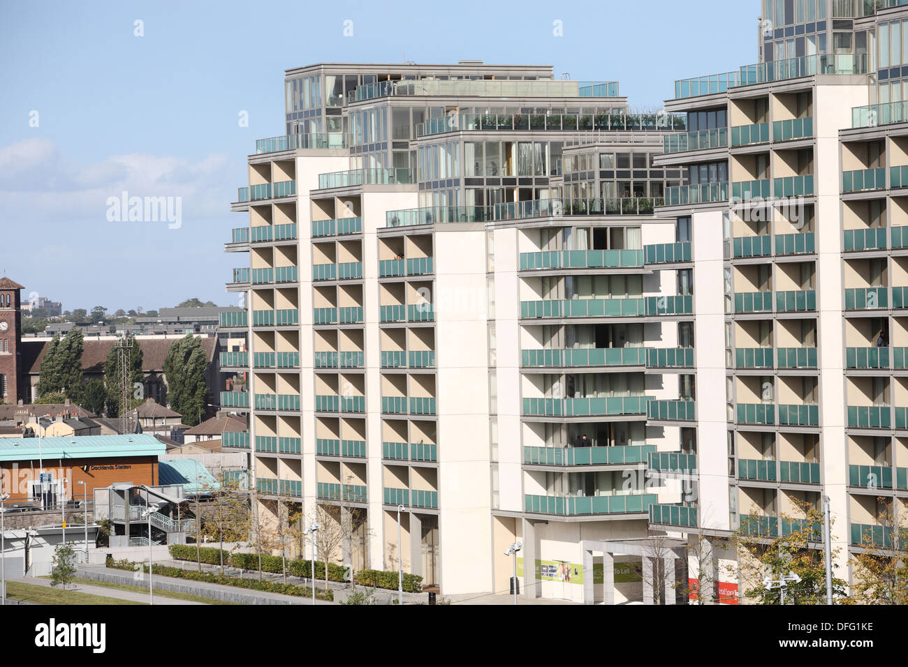 Modern office block building hi-res stock photography and images - Alamy